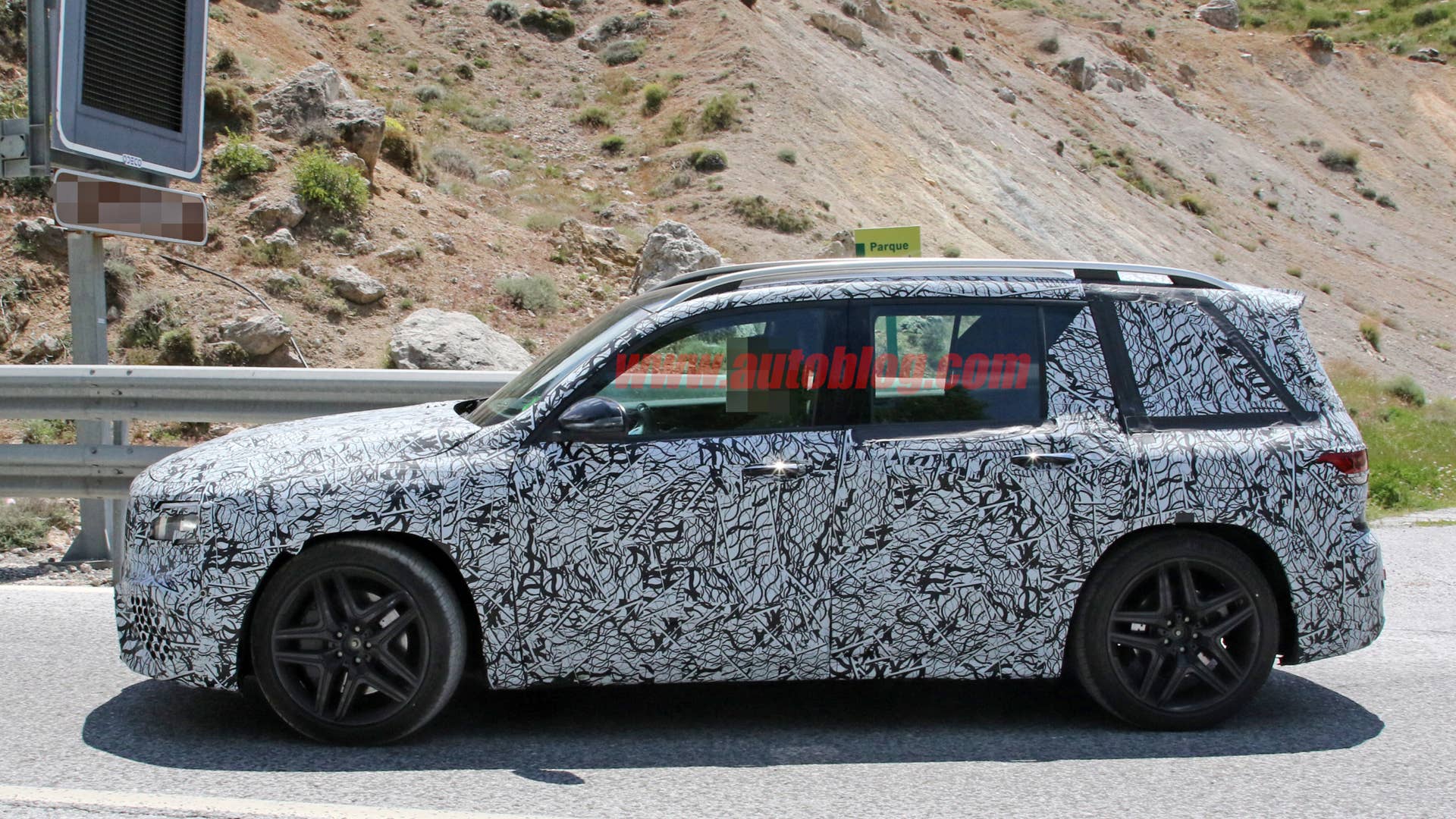 Mercedes-AMG GLB 45 spied in the sun - Autoblog