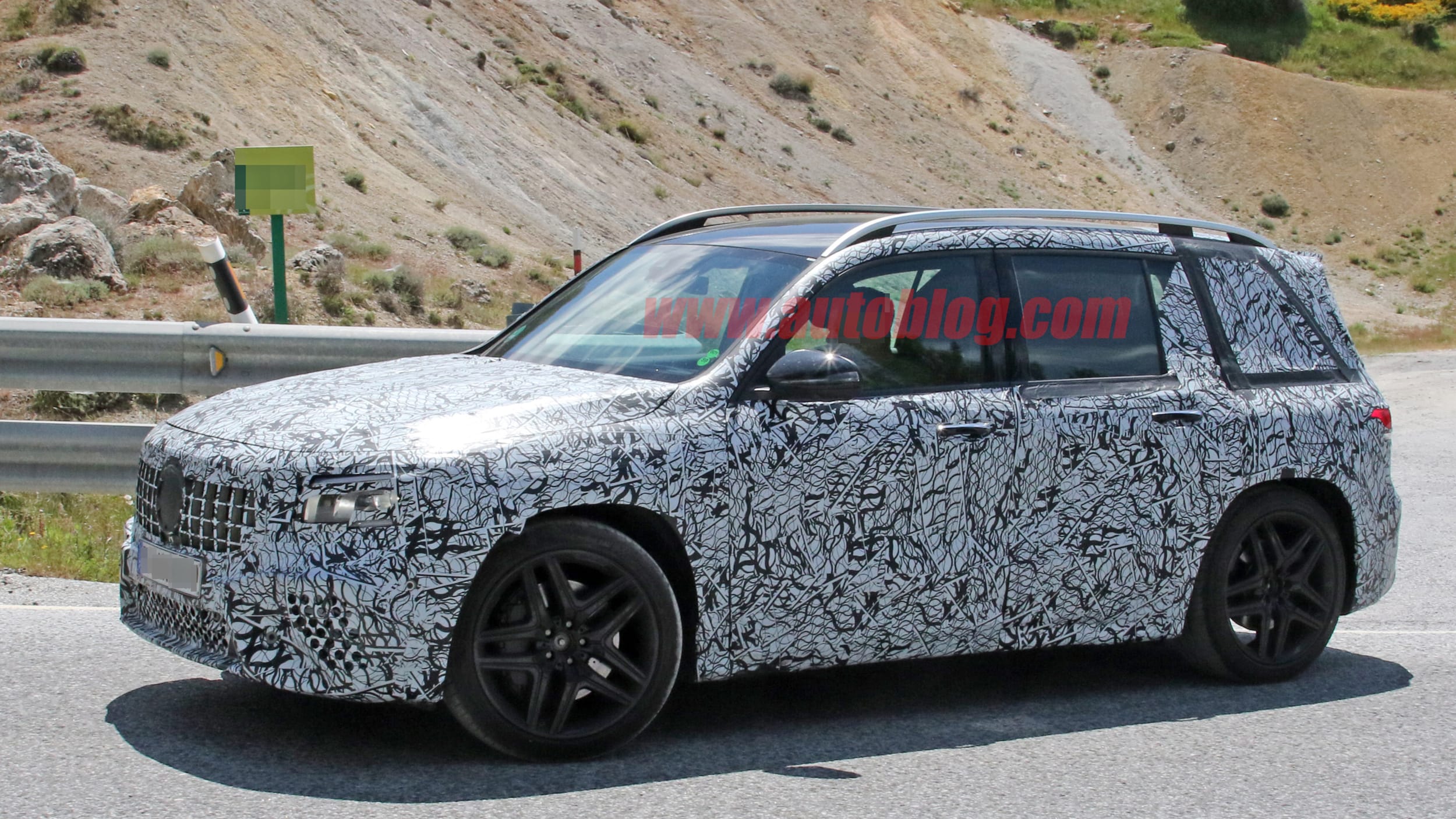 Mercedes-AMG GLB 45 spied in the sun - Autoblog