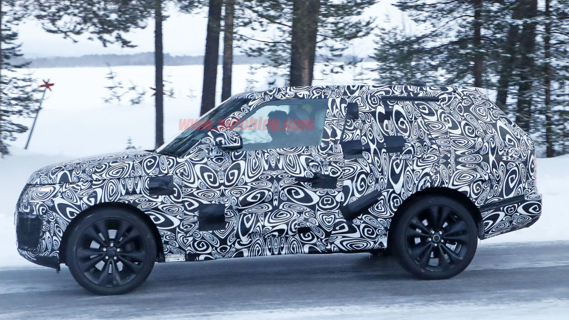 Land Rover two-door Range Rover looks to be in the works
