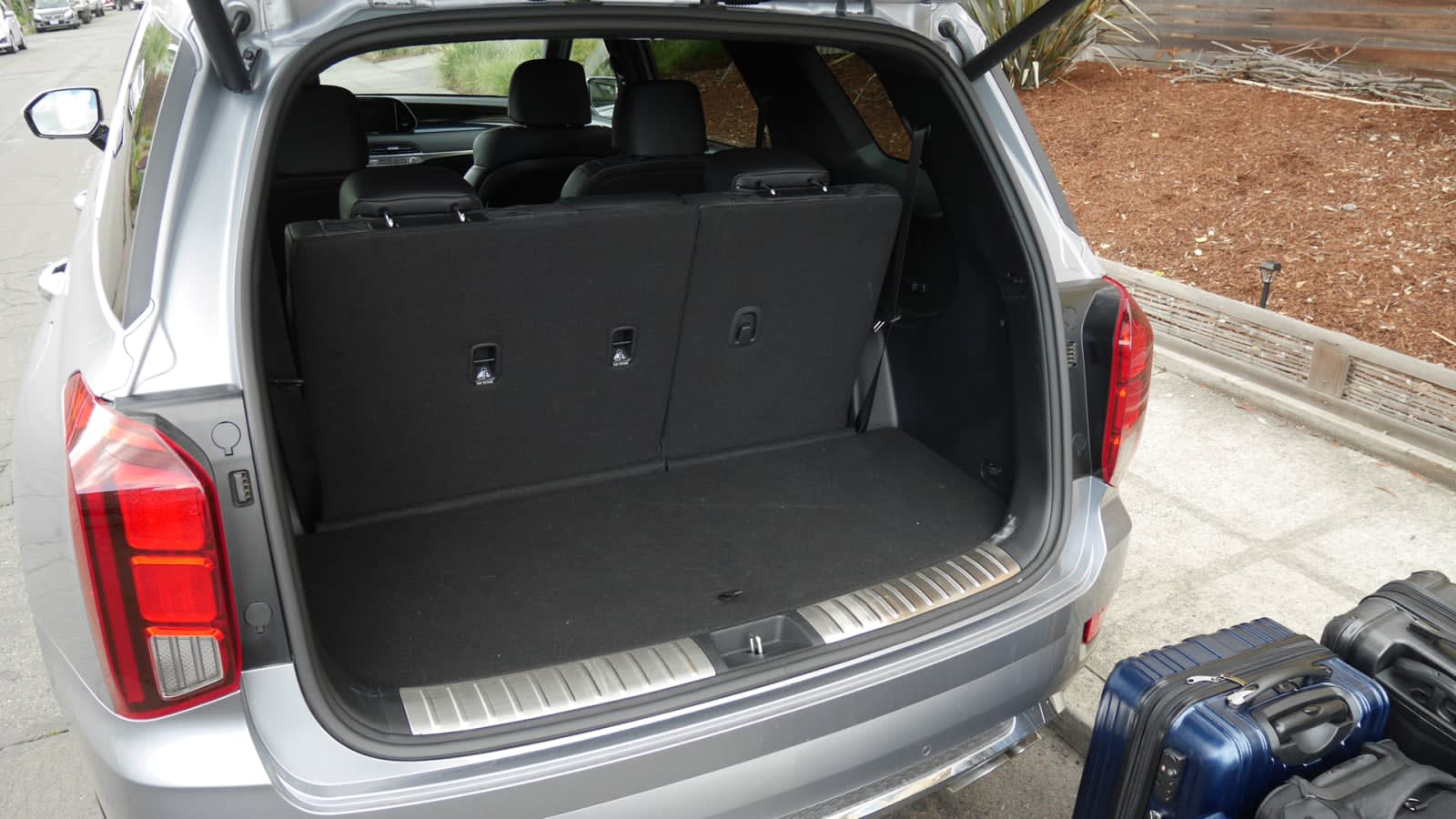 Hyundai Palisade Luggage Test | How much fits behind the third row ...