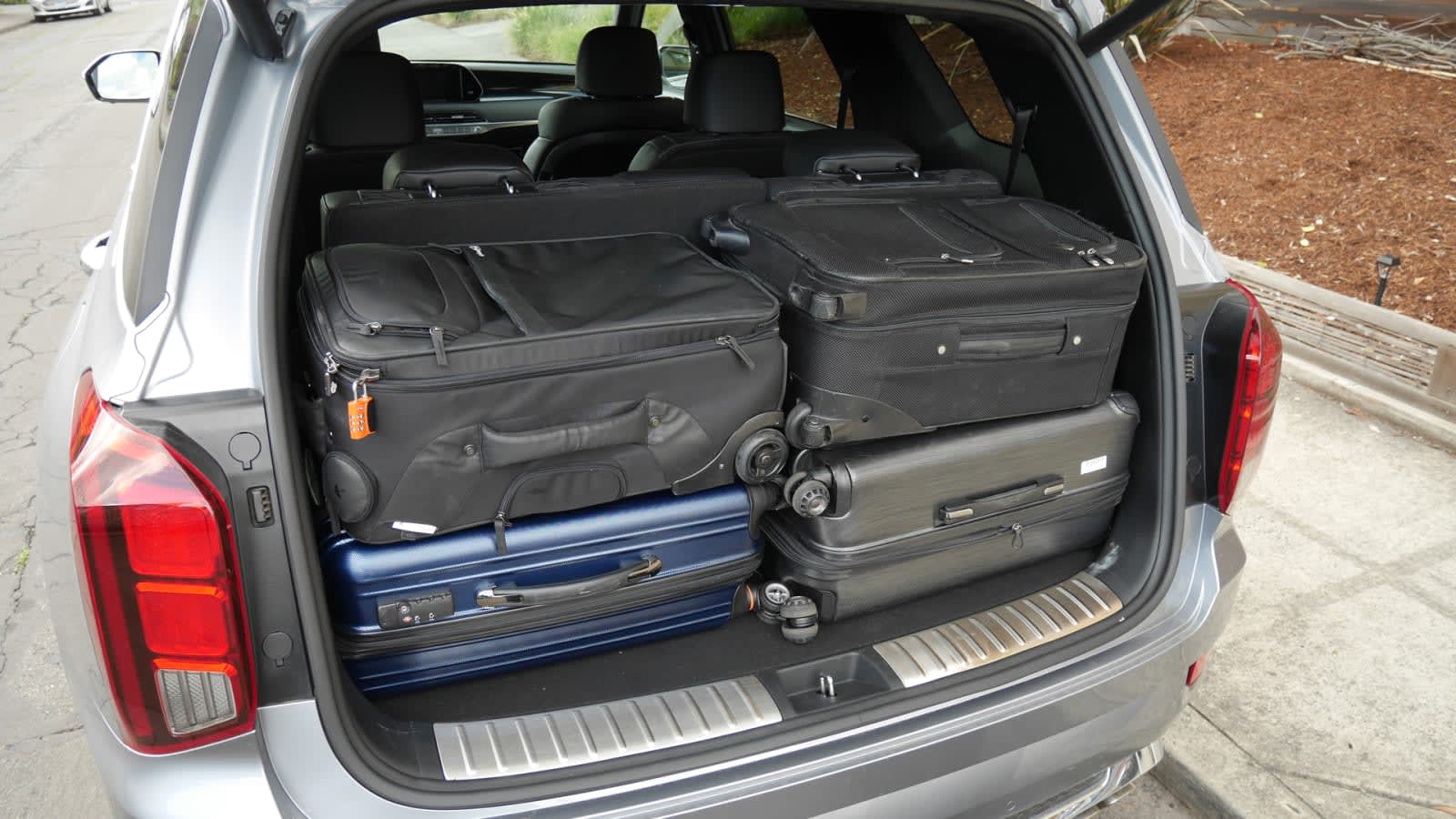 Hyundai Palisade Luggage Test | How much fits behind the third row ...