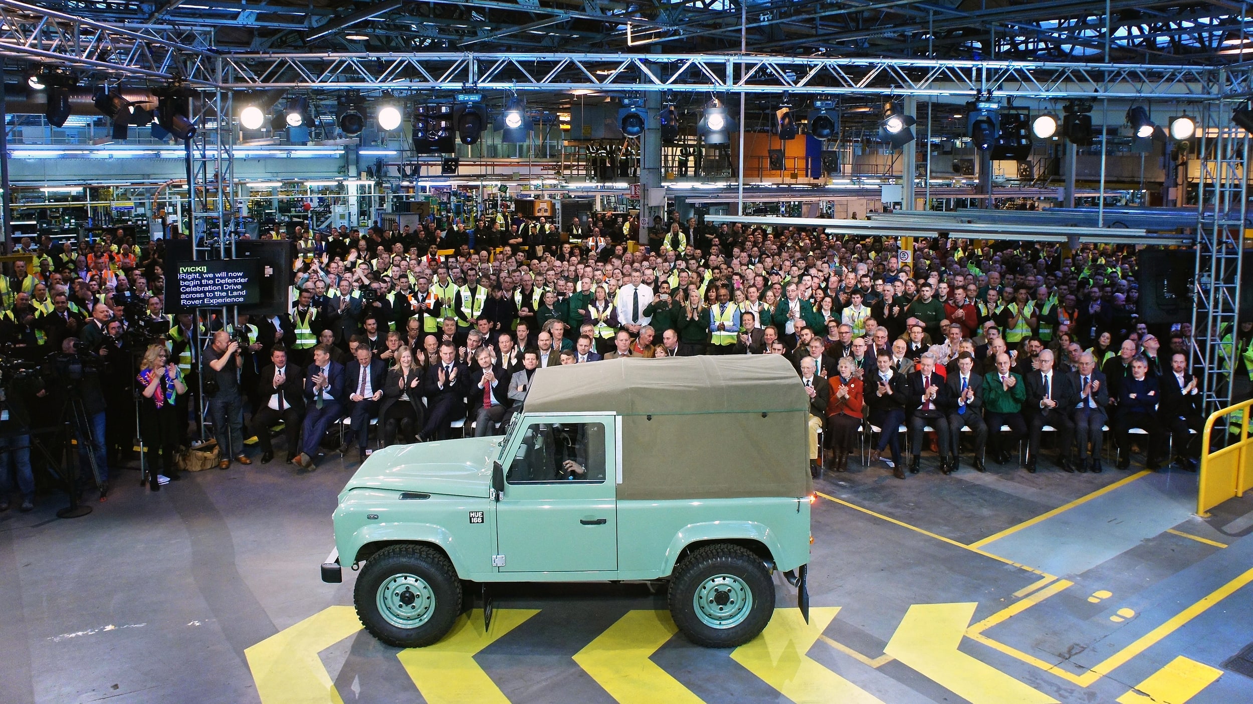The last Land Rover Defender has rolled off the line - Autoblog