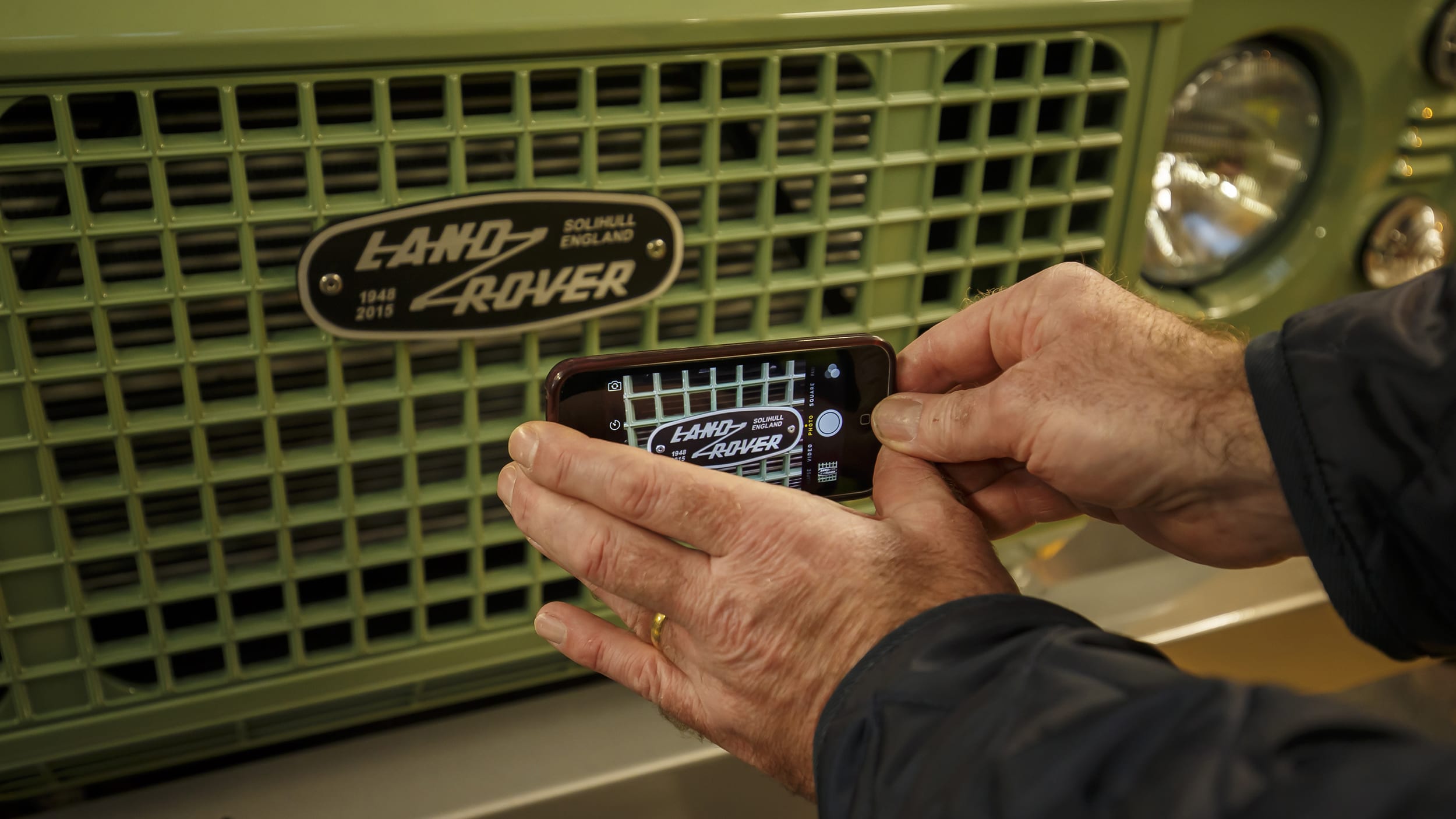 The last Land Rover Defender has rolled off the line - Autoblog