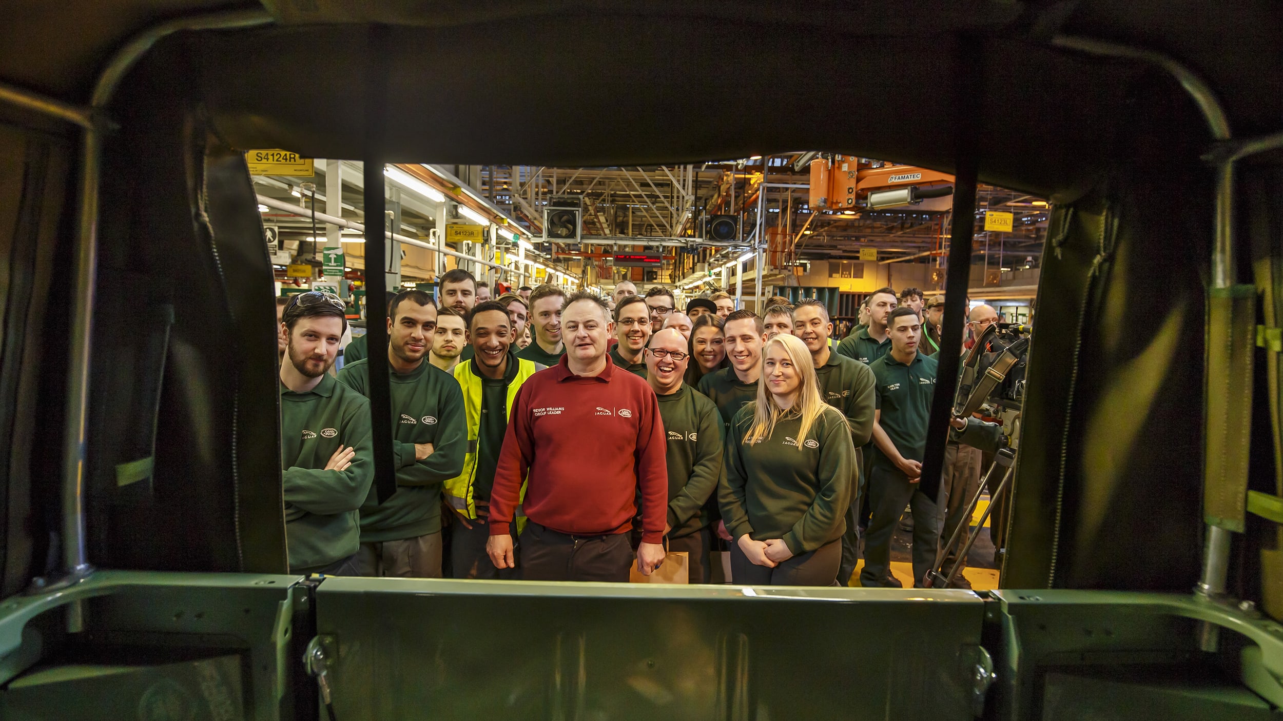 The last Land Rover Defender has rolled off the line - Autoblog