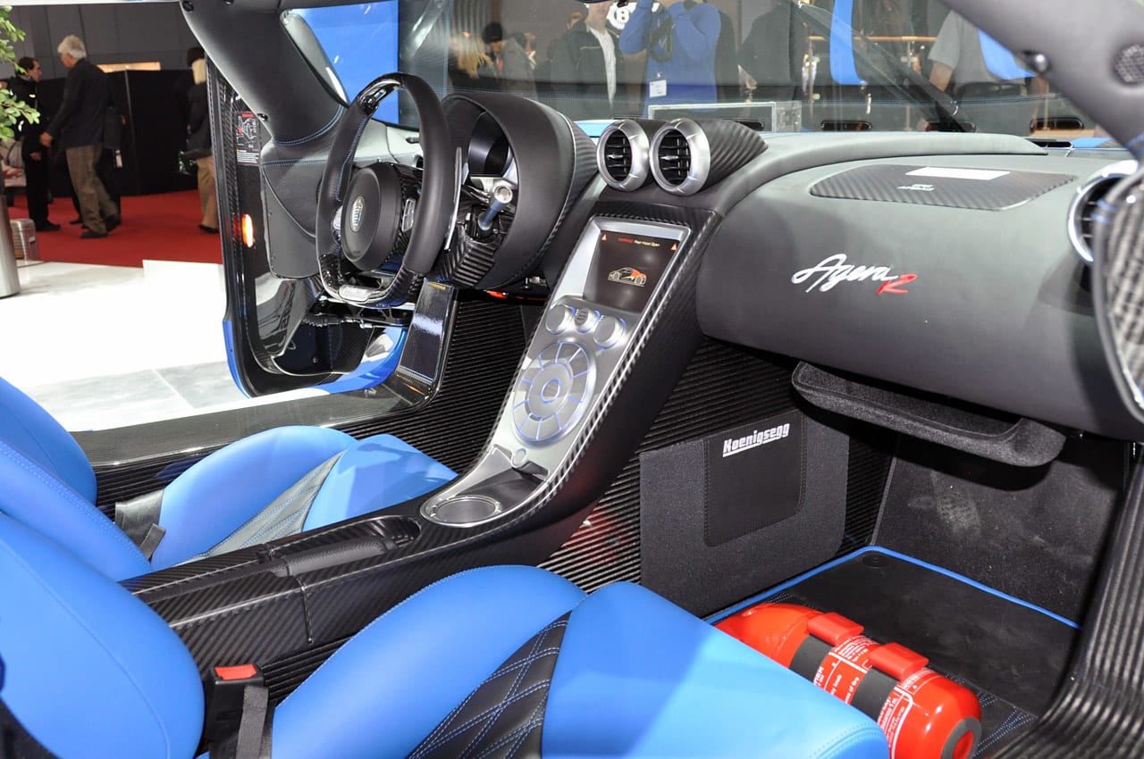 Koenigsegg Agera R is a matte blue streak of lightning