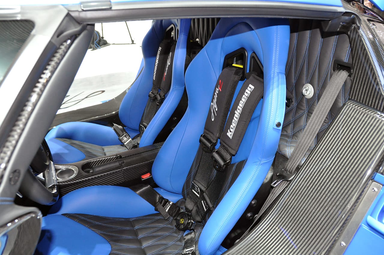 Koenigsegg Agera R is a matte blue streak of lightning