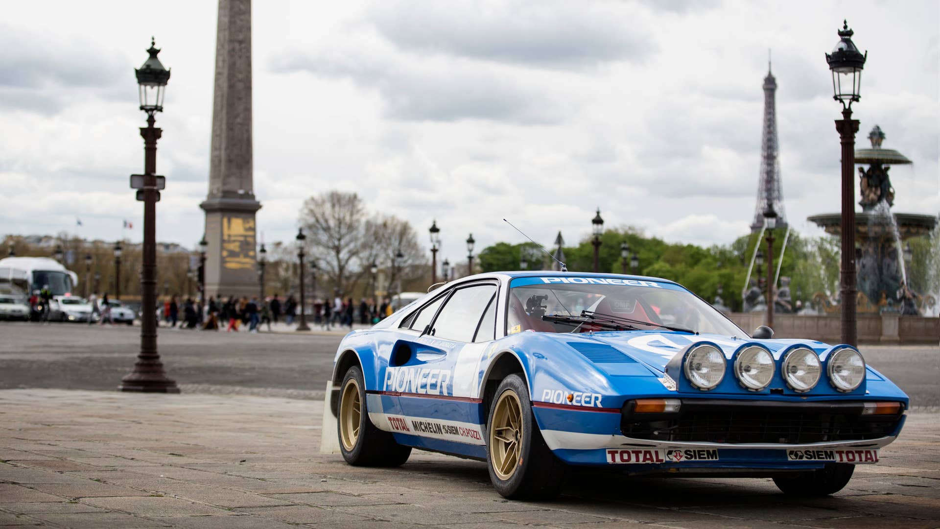 Ferrari 488 GTB rocks throwback '80s livery in Paris