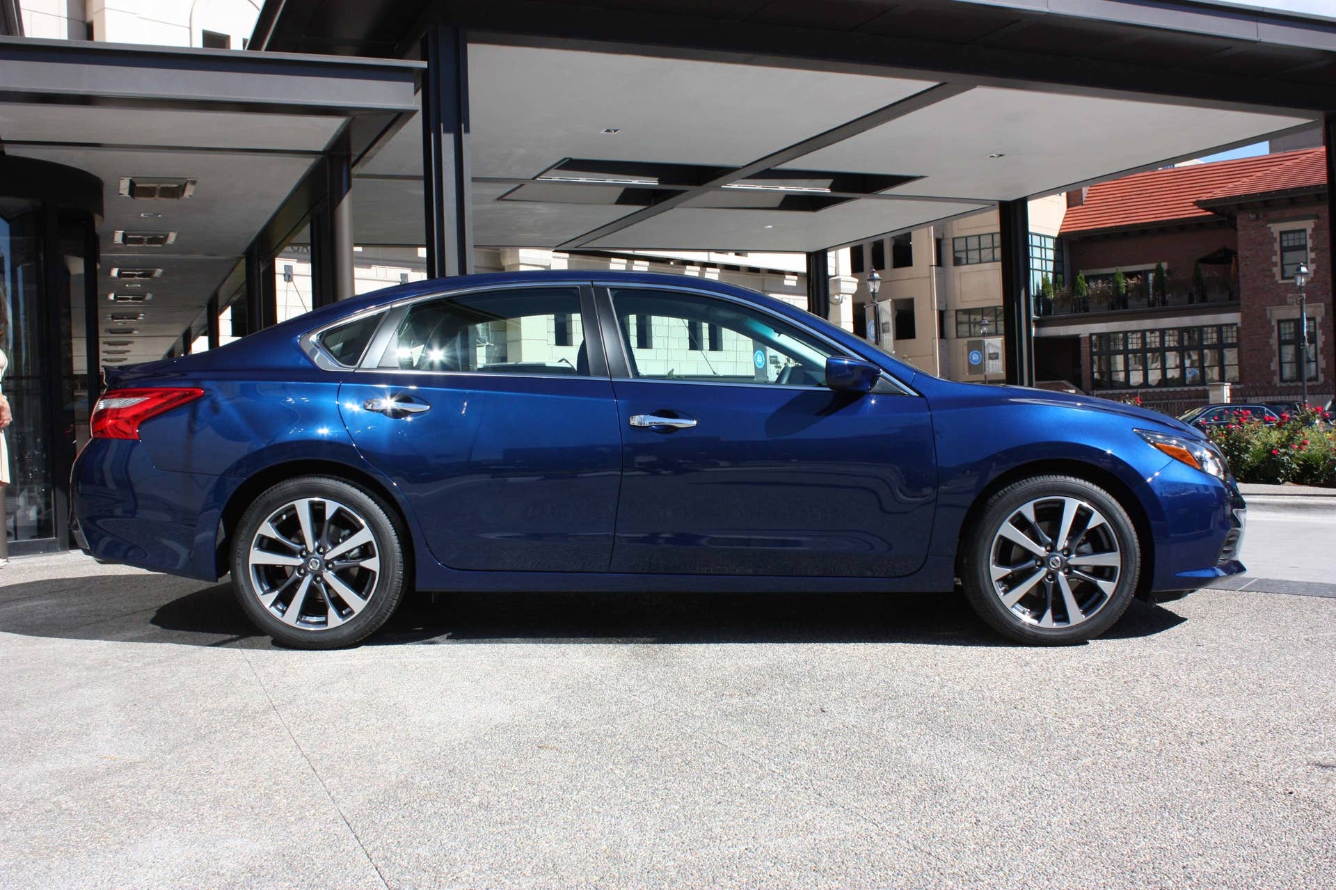 2016 Nissan Altima gets SR model, 39 mpg, 3 press releases [w/video ...