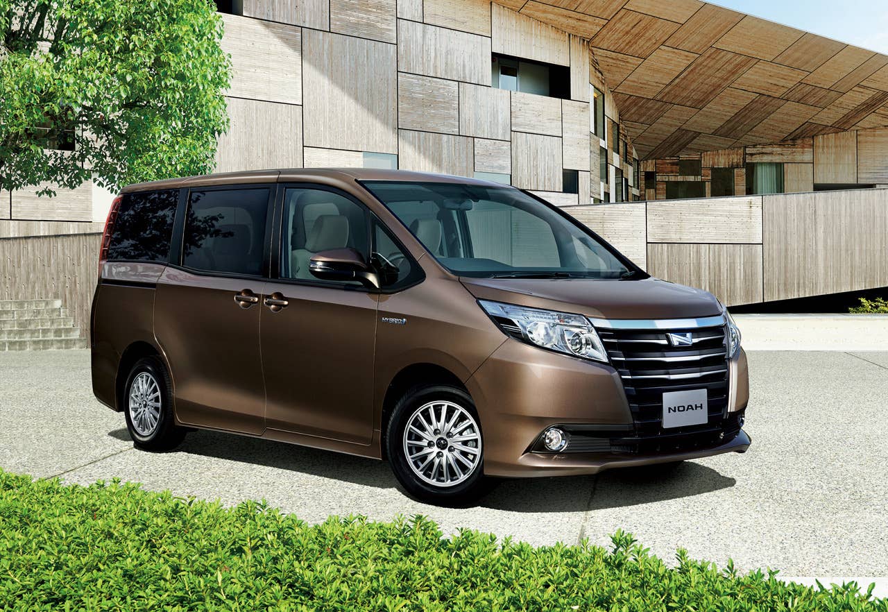 Toyota launches new Noah, Voxy minivans in Japan [w/videos] - Autoblog