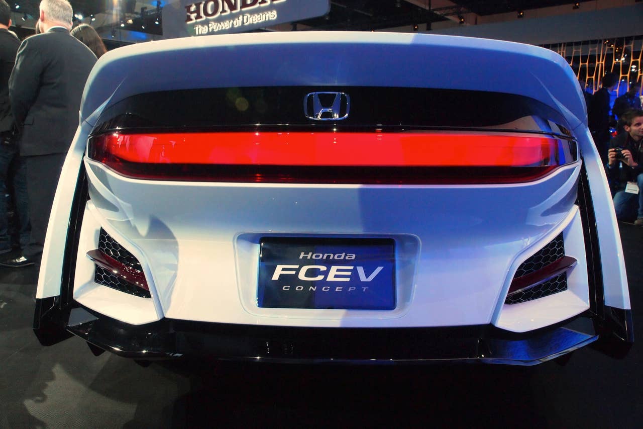 Honda FCEV is the hydrogen-powered spaceship we'll be piloting in 2015 ...