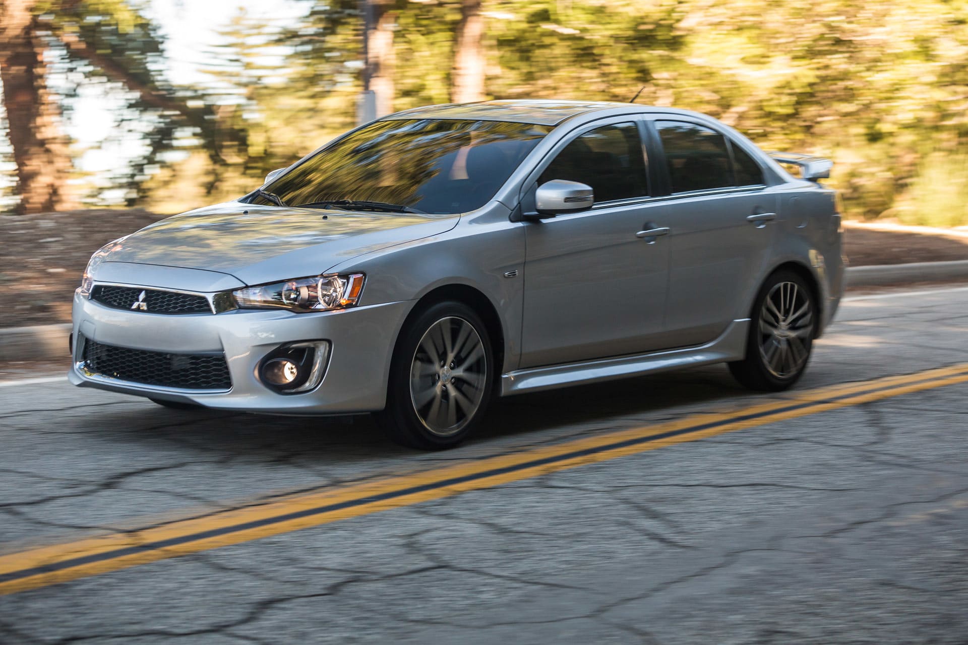2016 Mitsubishi Lancer adds features, loses Ralliart - Autoblog