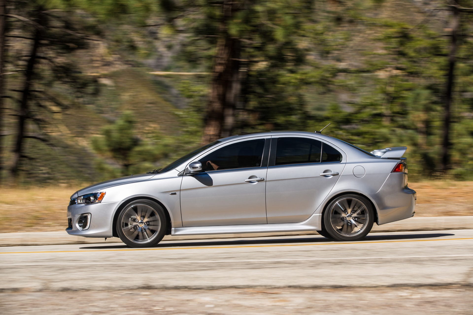 2016 Mitsubishi Lancer adds features, loses Ralliart - Autoblog