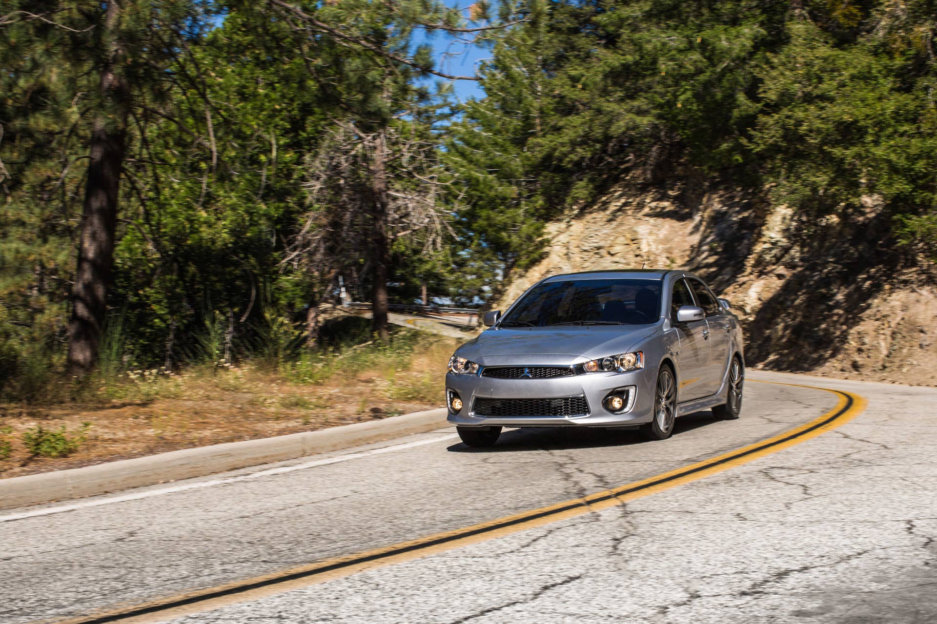 2016 Mitsubishi Lancer adds features, loses Ralliart - Autoblog