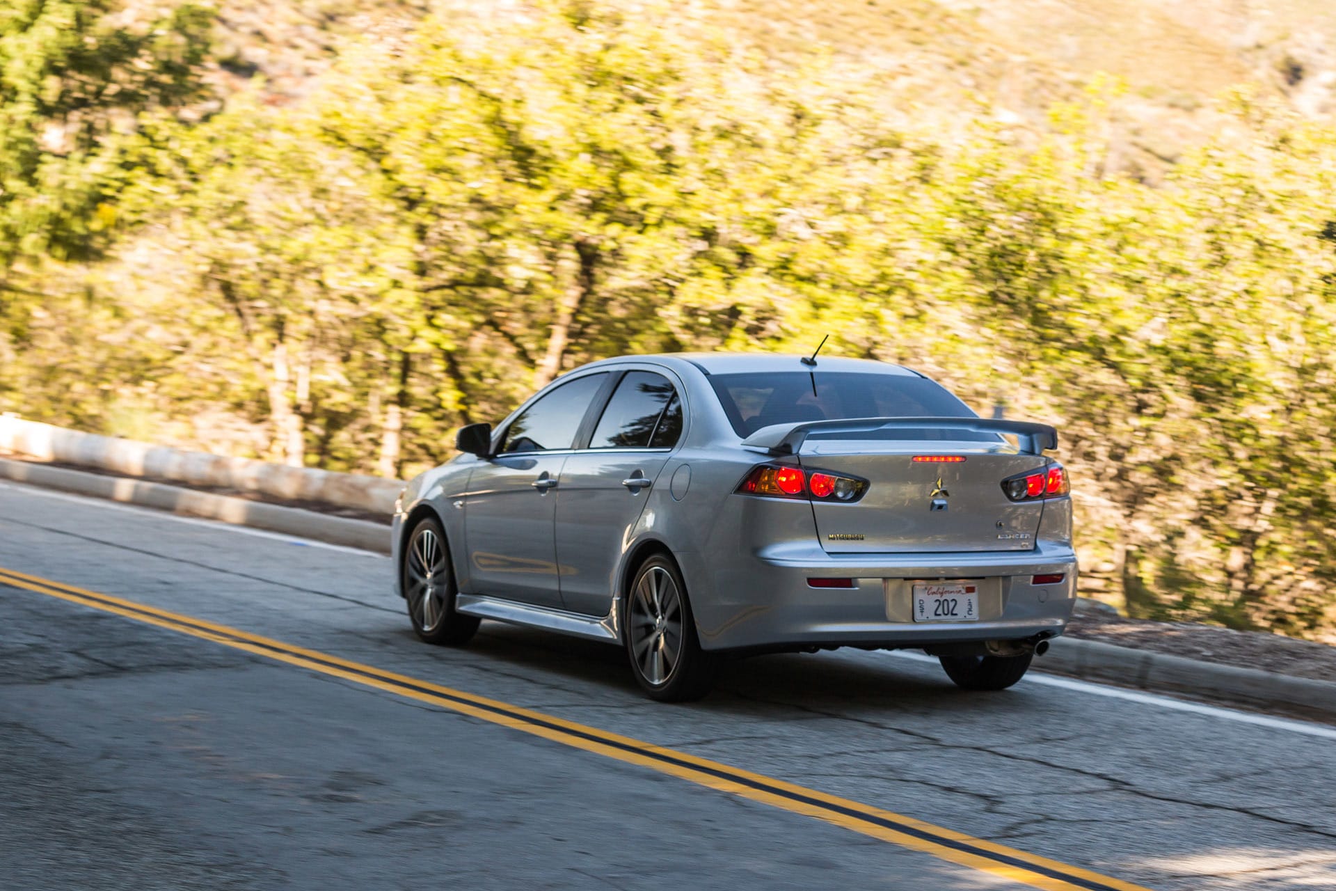 2016 Mitsubishi Lancer adds features, loses Ralliart - Autoblog