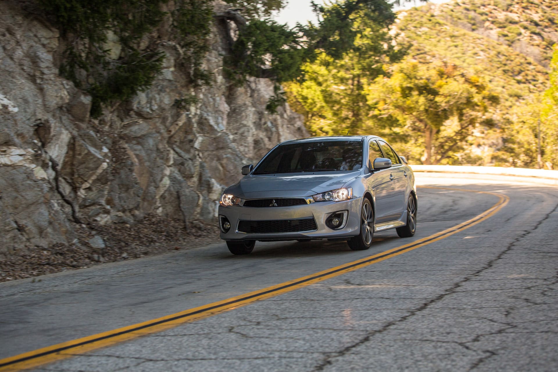 2016 Mitsubishi Lancer adds features, loses Ralliart - Autoblog