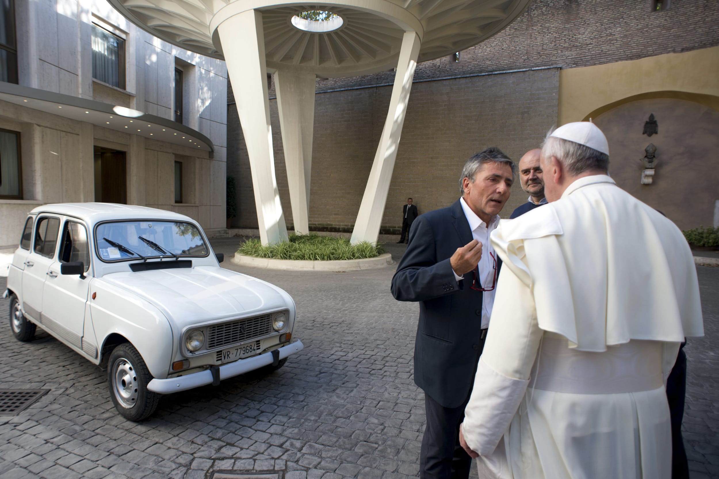 Pope Francis receives a vintage Renault 4 to serve as Vatican wheels ...