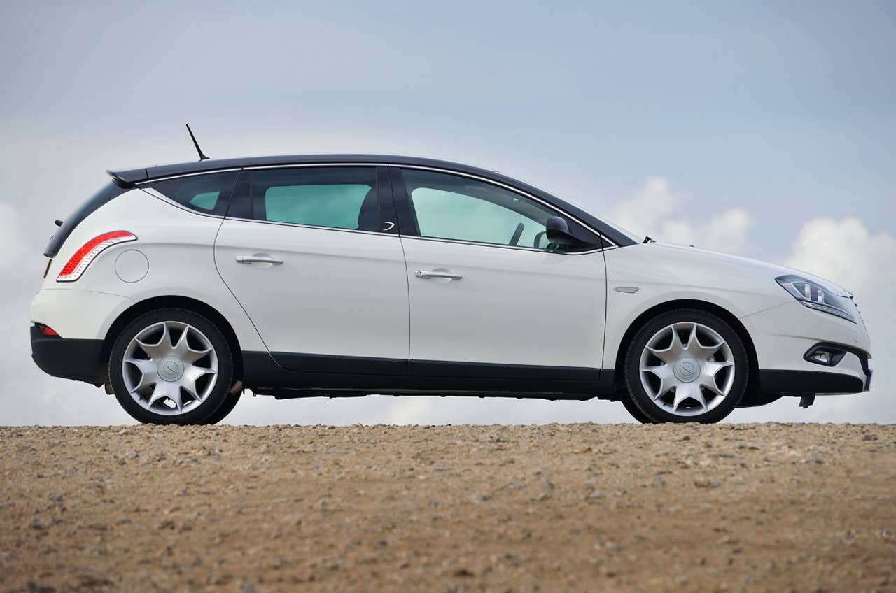 Chrysler shows off new Lancia-based Delta and Ypsilon models - Autoblog