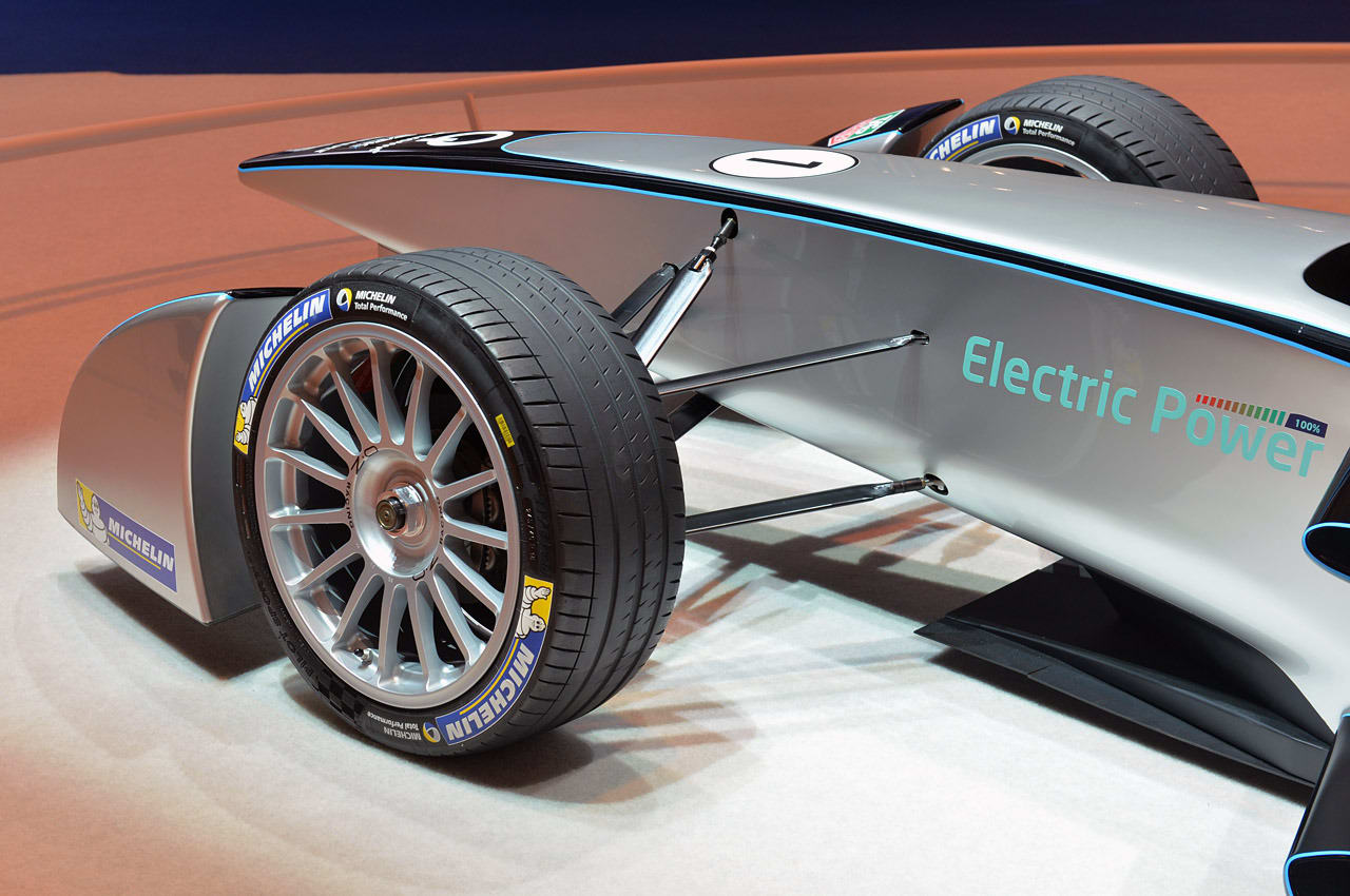 Spark-Renault SRT_01E Formula E Racecar a different kind of urban EV ...