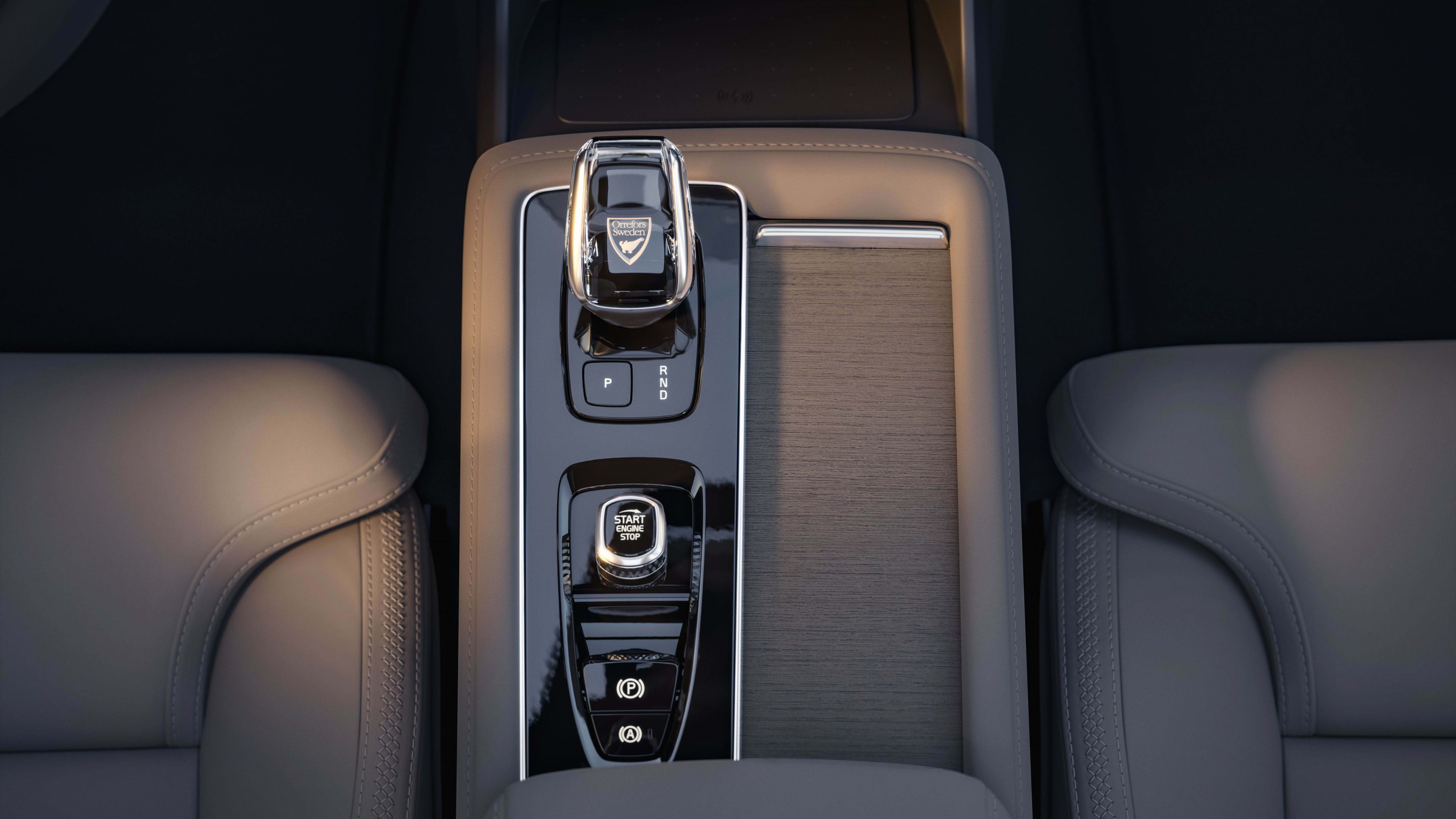 2025 Volvo XC90 gets new look, better tech, improved ride in heavy ...