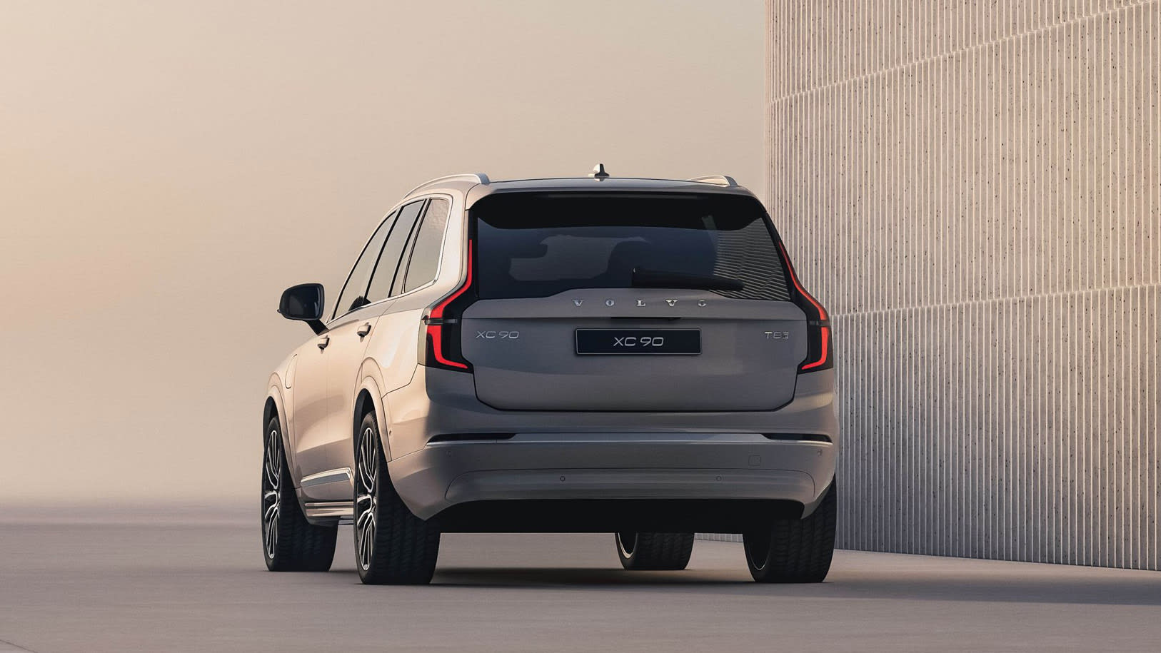 2025 Volvo XC90 gets new look, better tech, improved ride in heavy ...