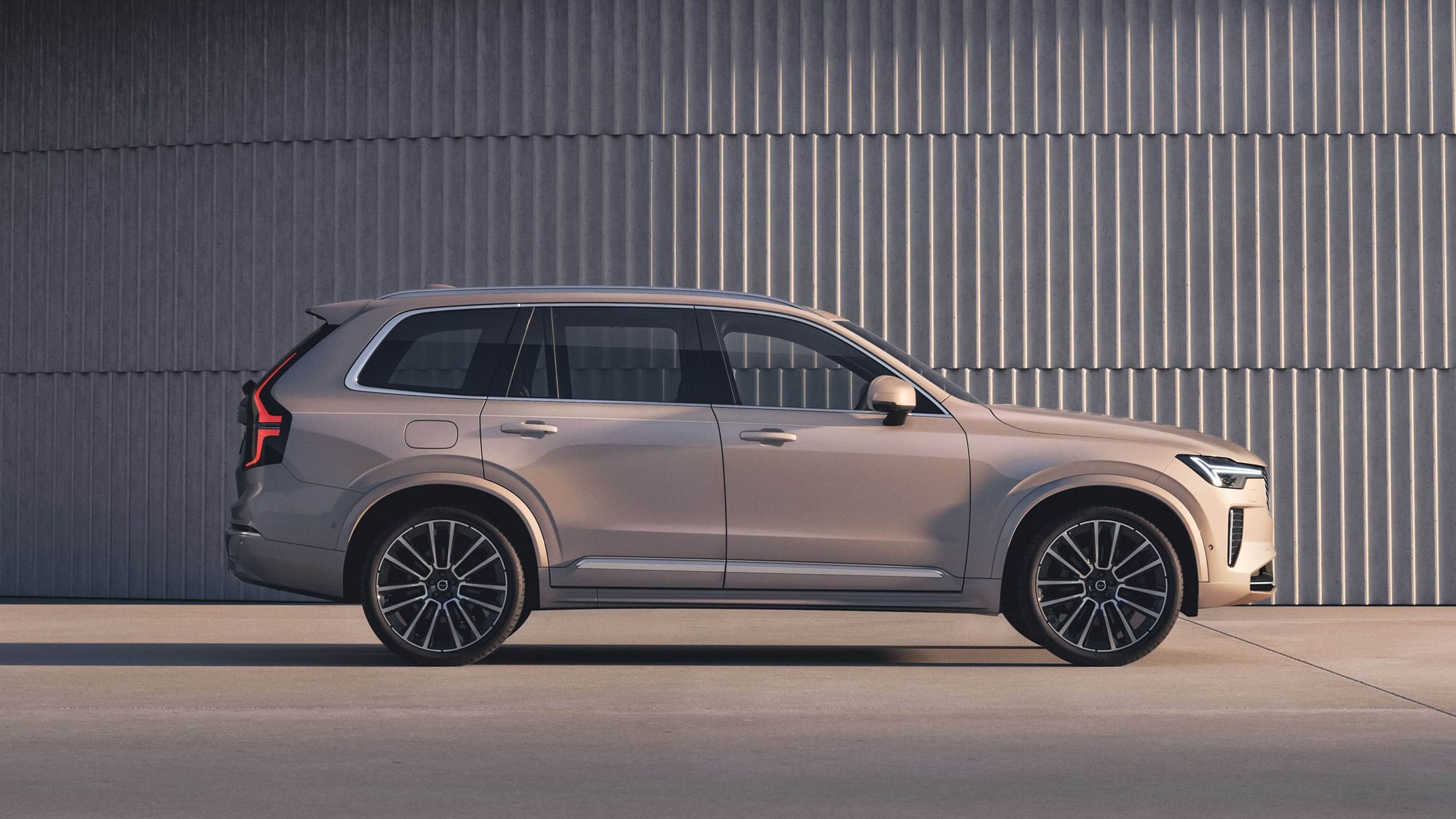 2025 Volvo XC90 gets new look, better tech, improved ride in heavy ...