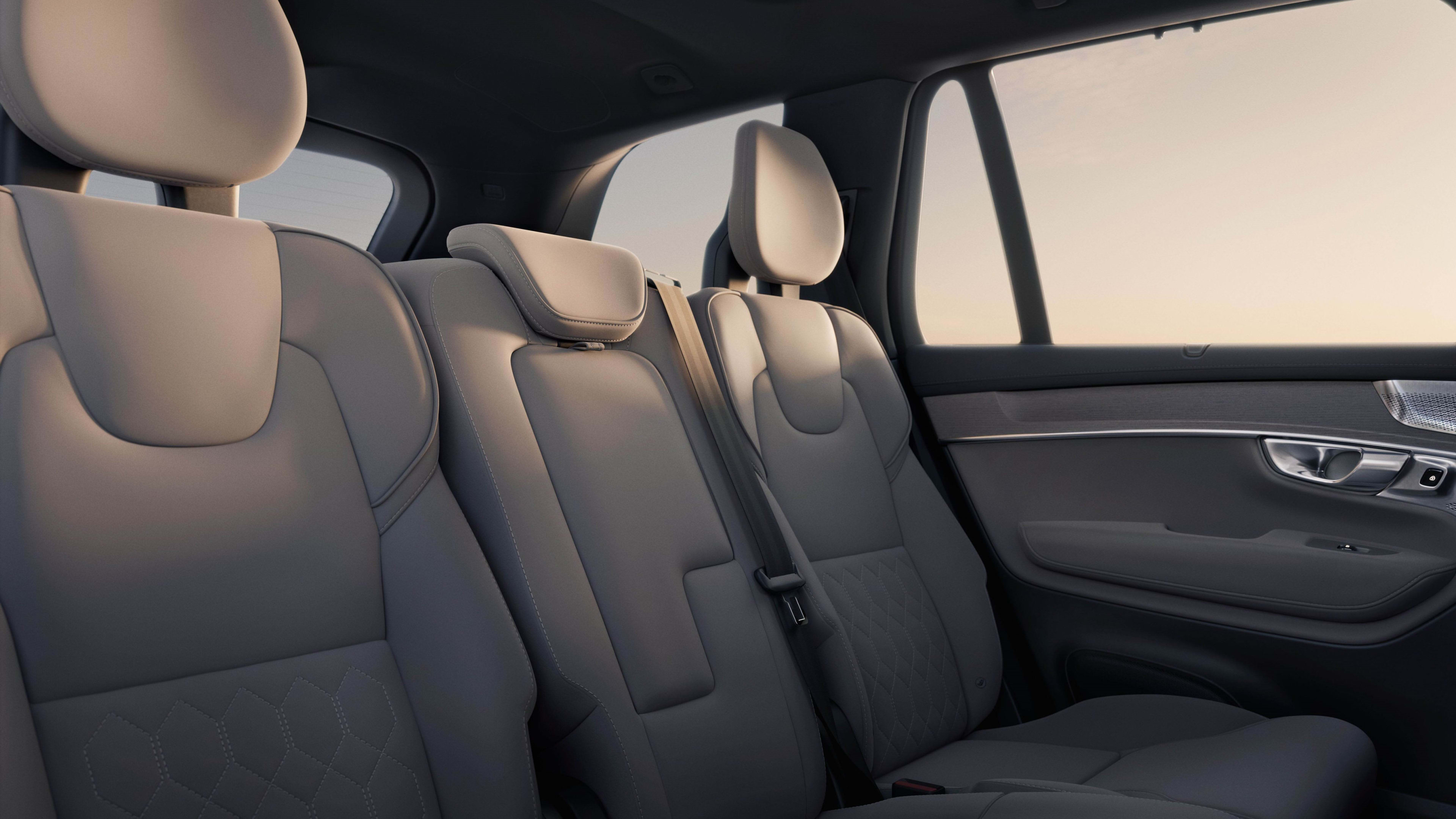 2025 Volvo XC90: The classic Volvo SUV gets a plugged-in update with a new look and tech - Autoblog