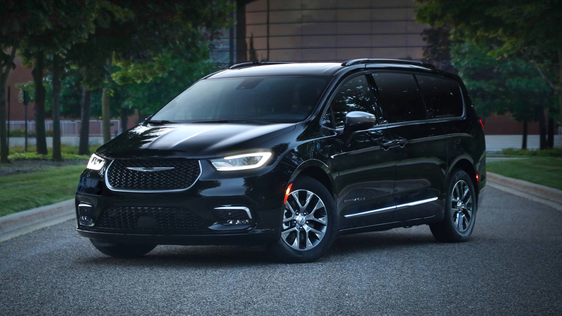 2025 Chrysler Pacifica Hybrid changes a trim name, raises price by ...