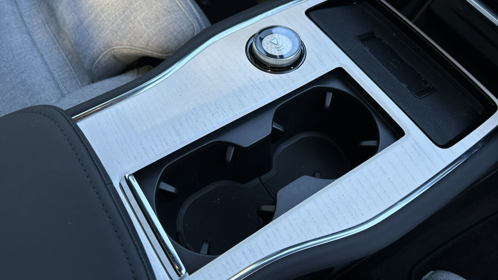 2025 Volvo EX90 First Drive: Electric? Three rows? Luxury? Here's your ...