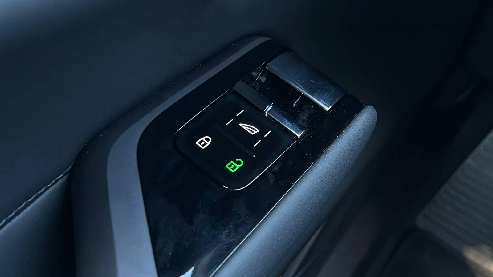 2025 Volvo EX90 First Drive: Electric? Three rows? Luxury? Here's your ...
