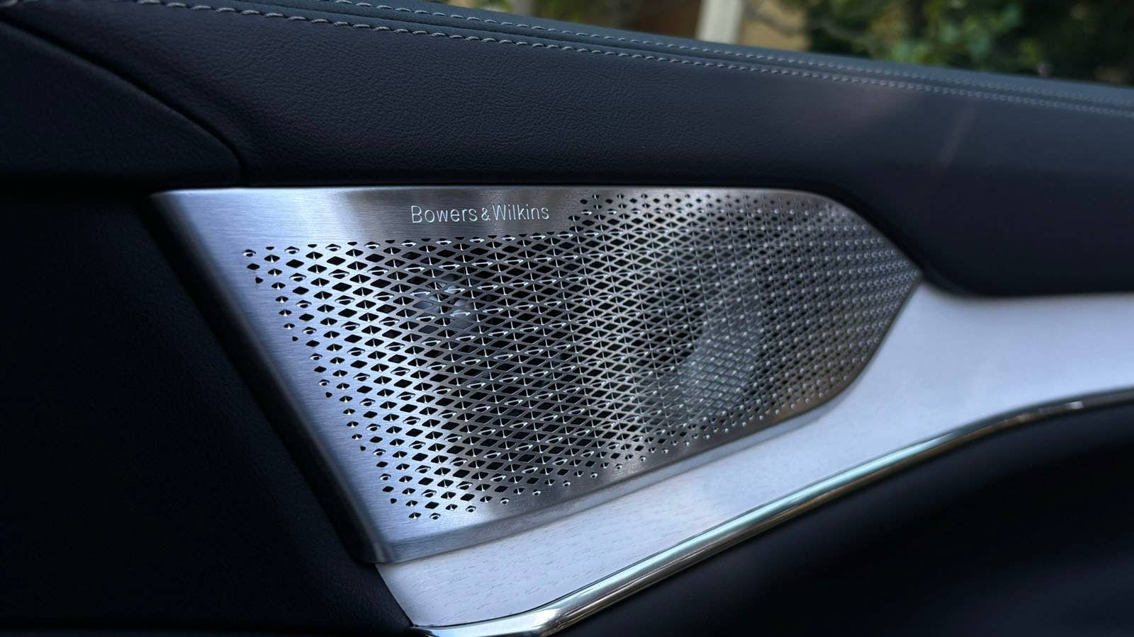 2025 Volvo EX90 First Drive: Electric? Three rows? Luxury? Here's your ...