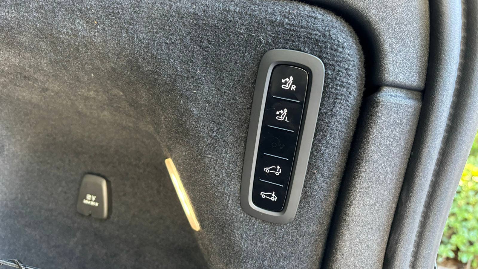 2025 Volvo EX90 First Drive: Electric? Three rows? Luxury? Here's your ...