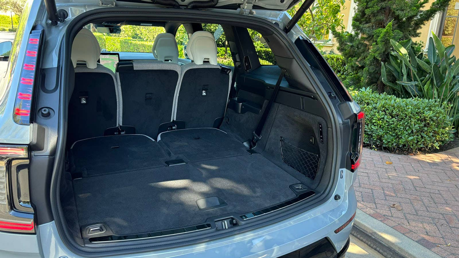 2025 Volvo EX90 First Drive: Electric? Three rows? Luxury? Here's your ...