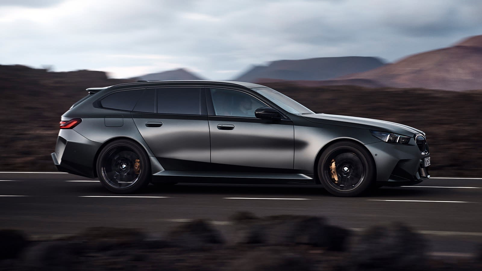 2025 BMW M5 Touring revealed: U.S. is finally getting an M5 wagon ...