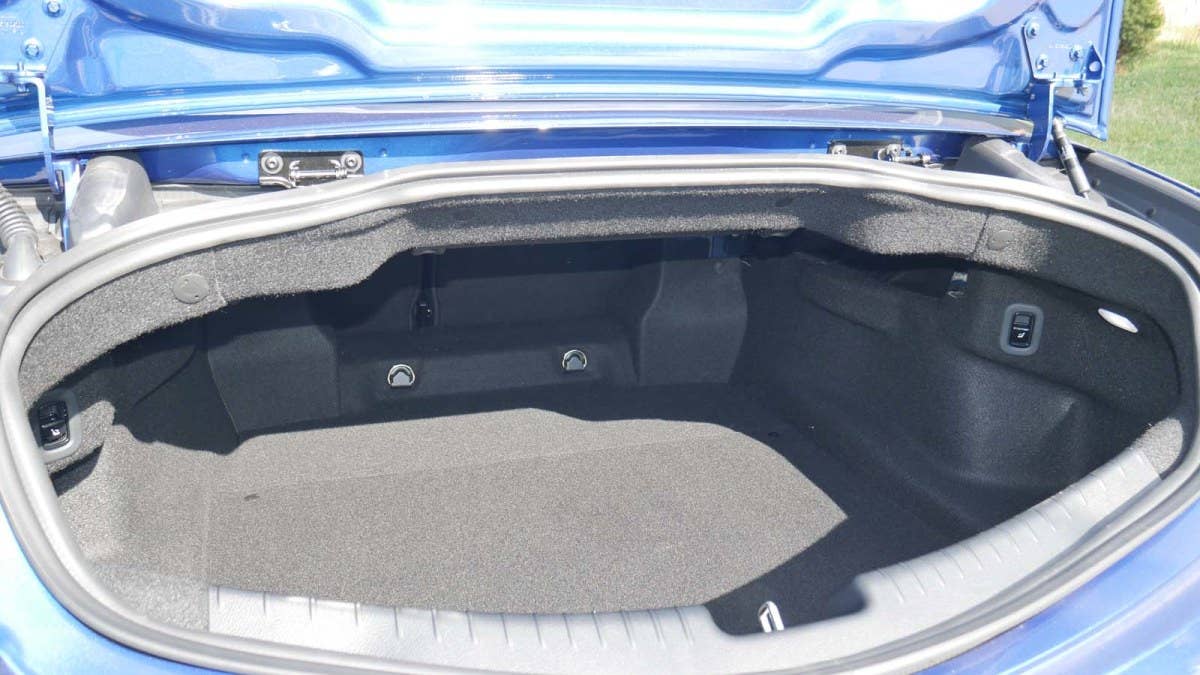 Mercedes-Benz CLE Cabriolet Luggage Test: How much fits in the trunk ...