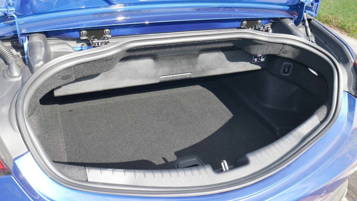 Mercedes-Benz CLE Cabriolet Luggage Test: How much fits in the trunk ...