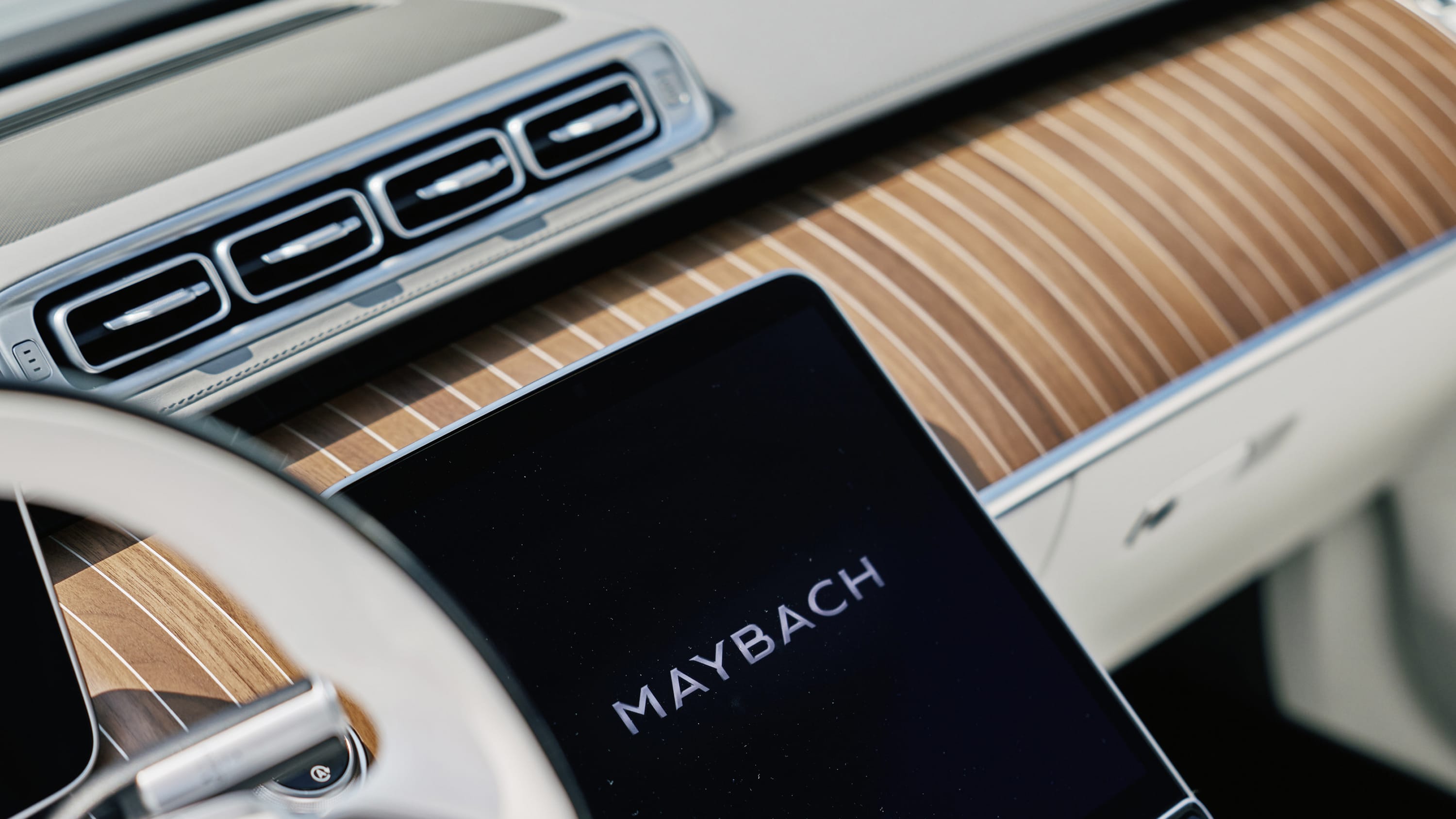Mercedes-Maybach S 680 celebrates a yacht and Robbe & Berking's 150th ...