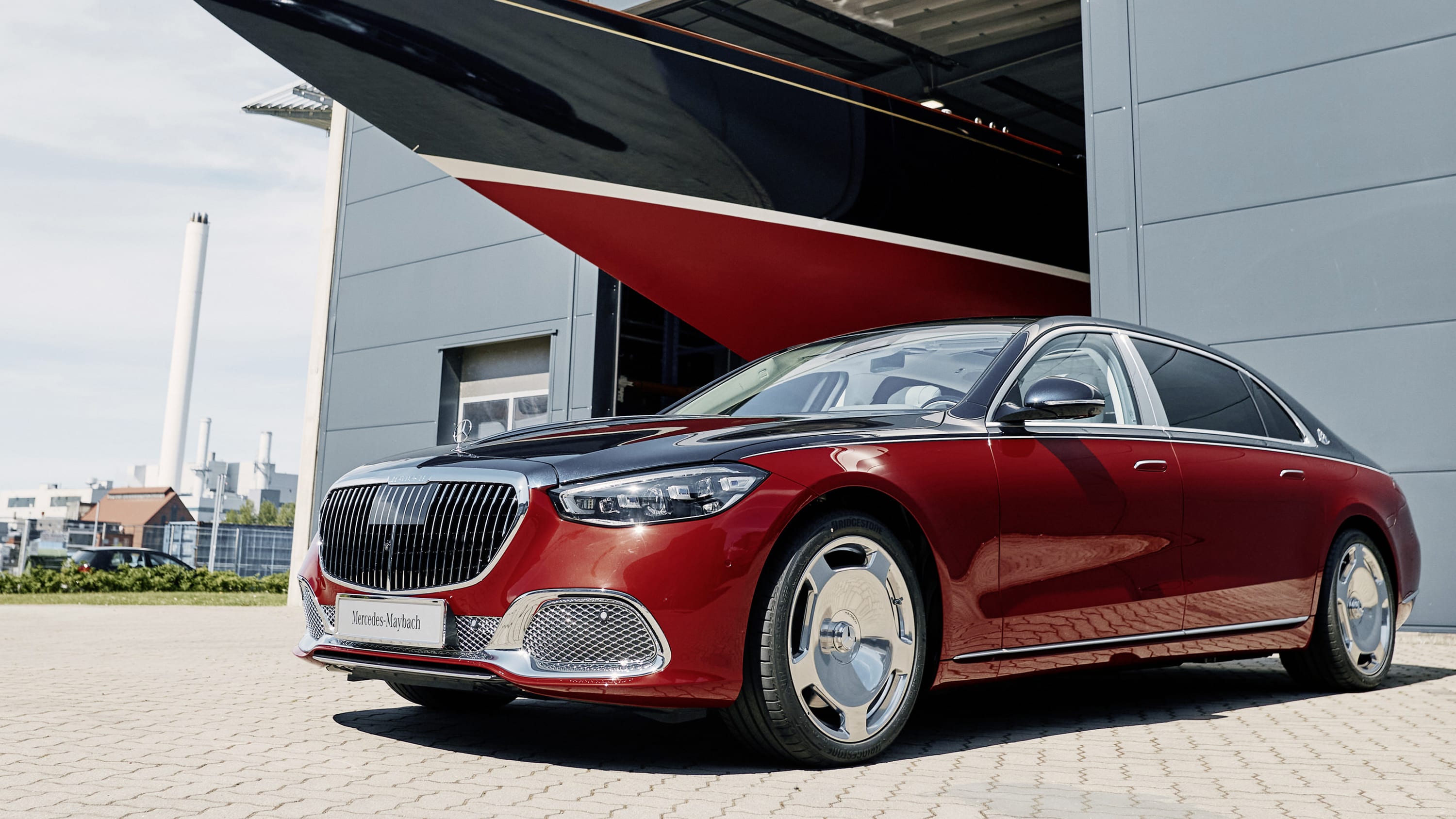 Mercedes-Maybach S 680 celebrates a yacht and Robbe & Berking's 150th ...