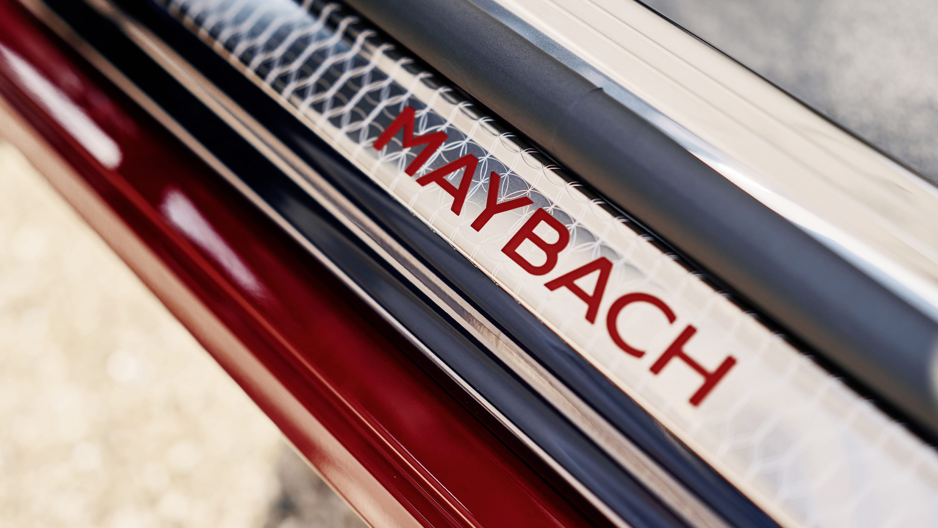 Mercedes-Maybach S 680 celebrates a yacht and Robbe & Berking's 150th ...