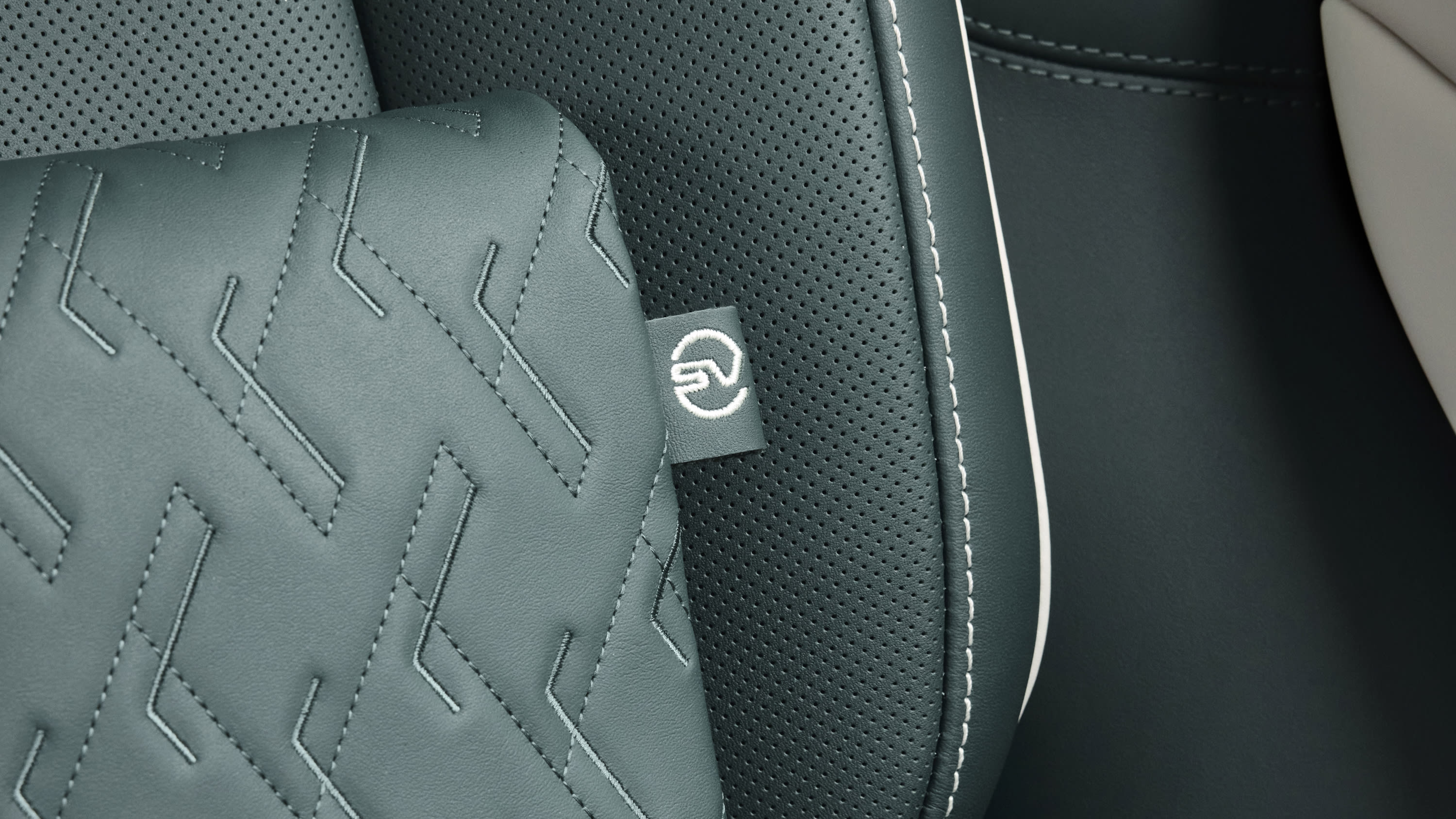 2024 Range Rover SV Carmel Edition is a third consecutive tribute to ...