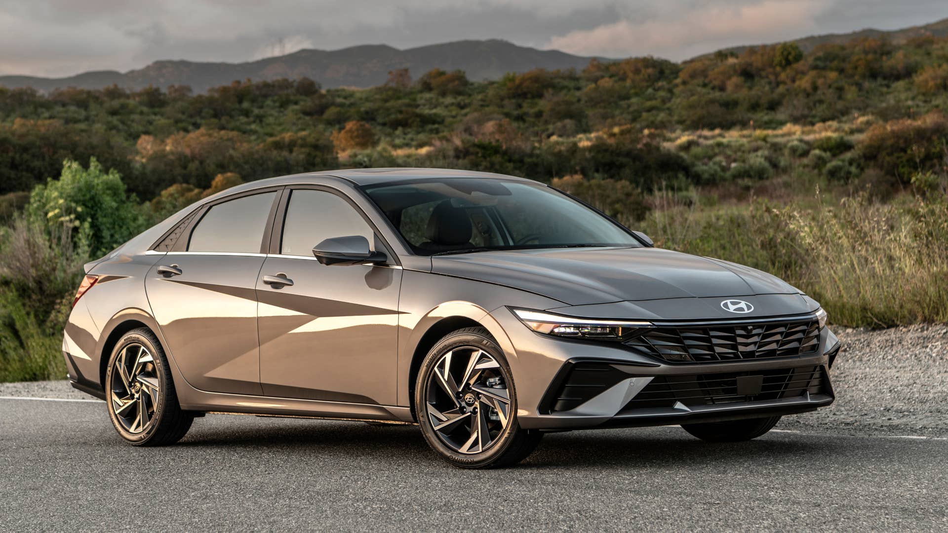 2025 Hyundai Elantra vs 2025 Nissan Sentra: Which One Is Right For You ...