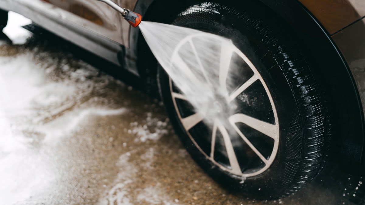 How to wash a car - Autoblog