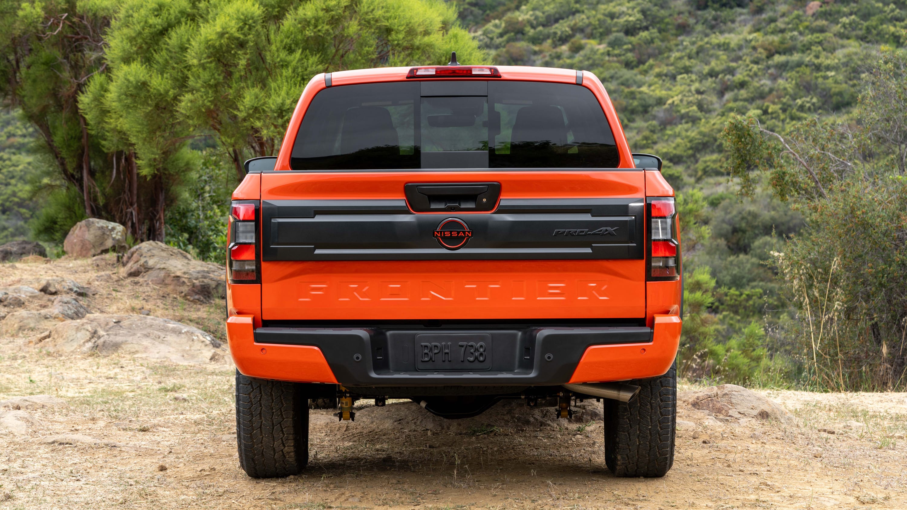 Honda Ridgeline vs Nissan Frontier: A Midsize Mismatch? - Autoblog