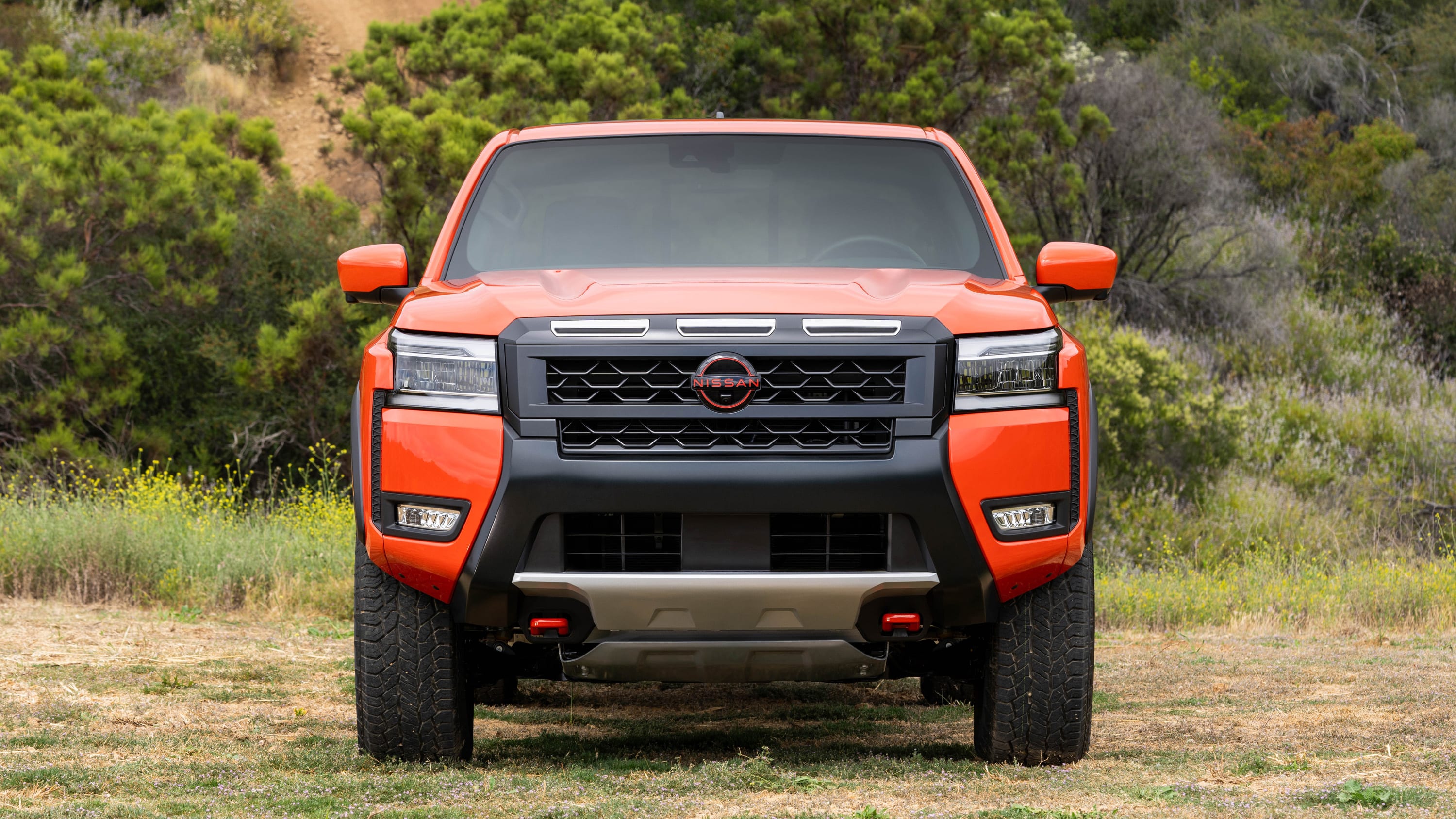 2025 Nissan Frontier vs. 2025 Toyota Tacoma: 5 Major Differences - Autoblog