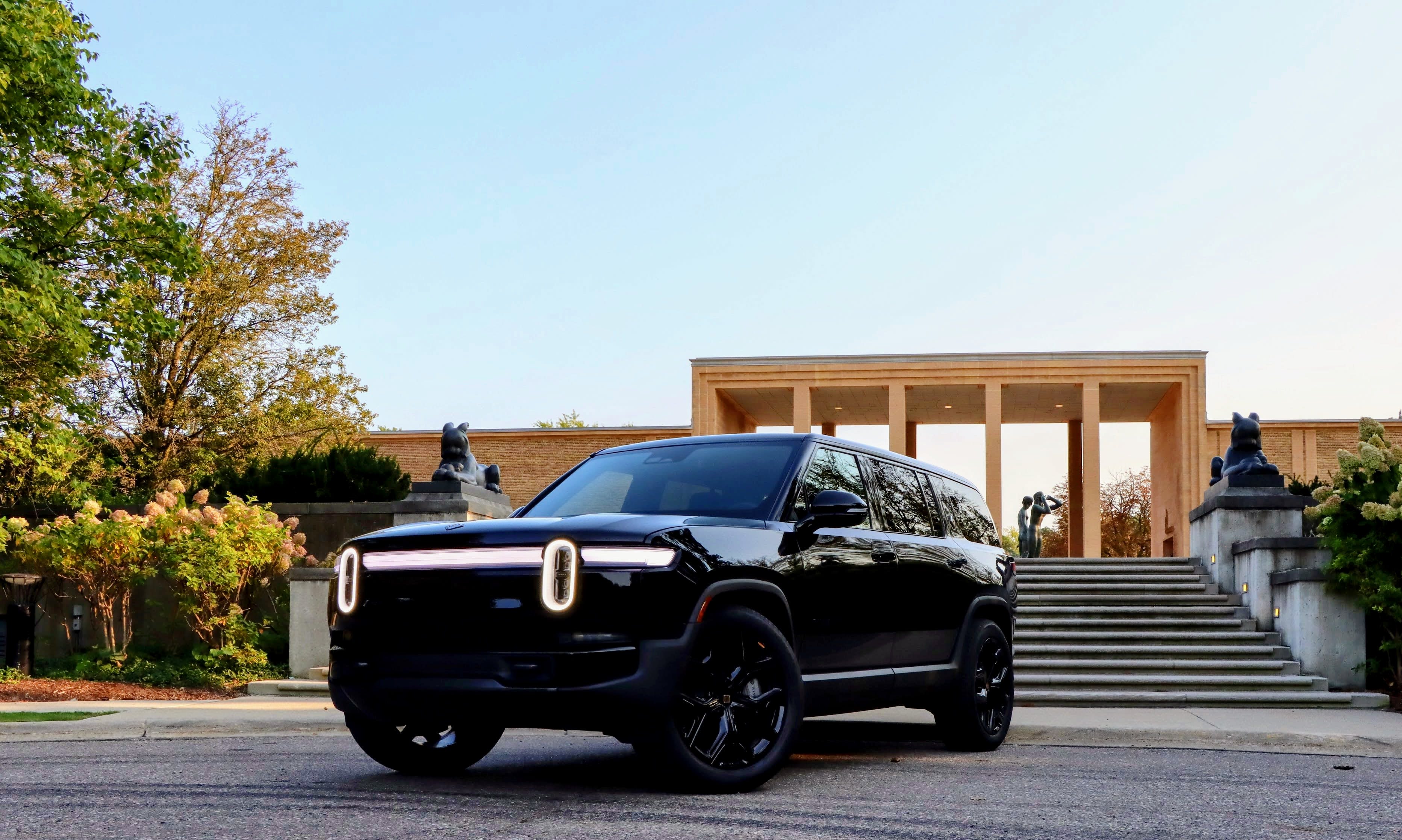 2025 Rivian R1S review: The ultimate adventure-focused EV - Autoblog