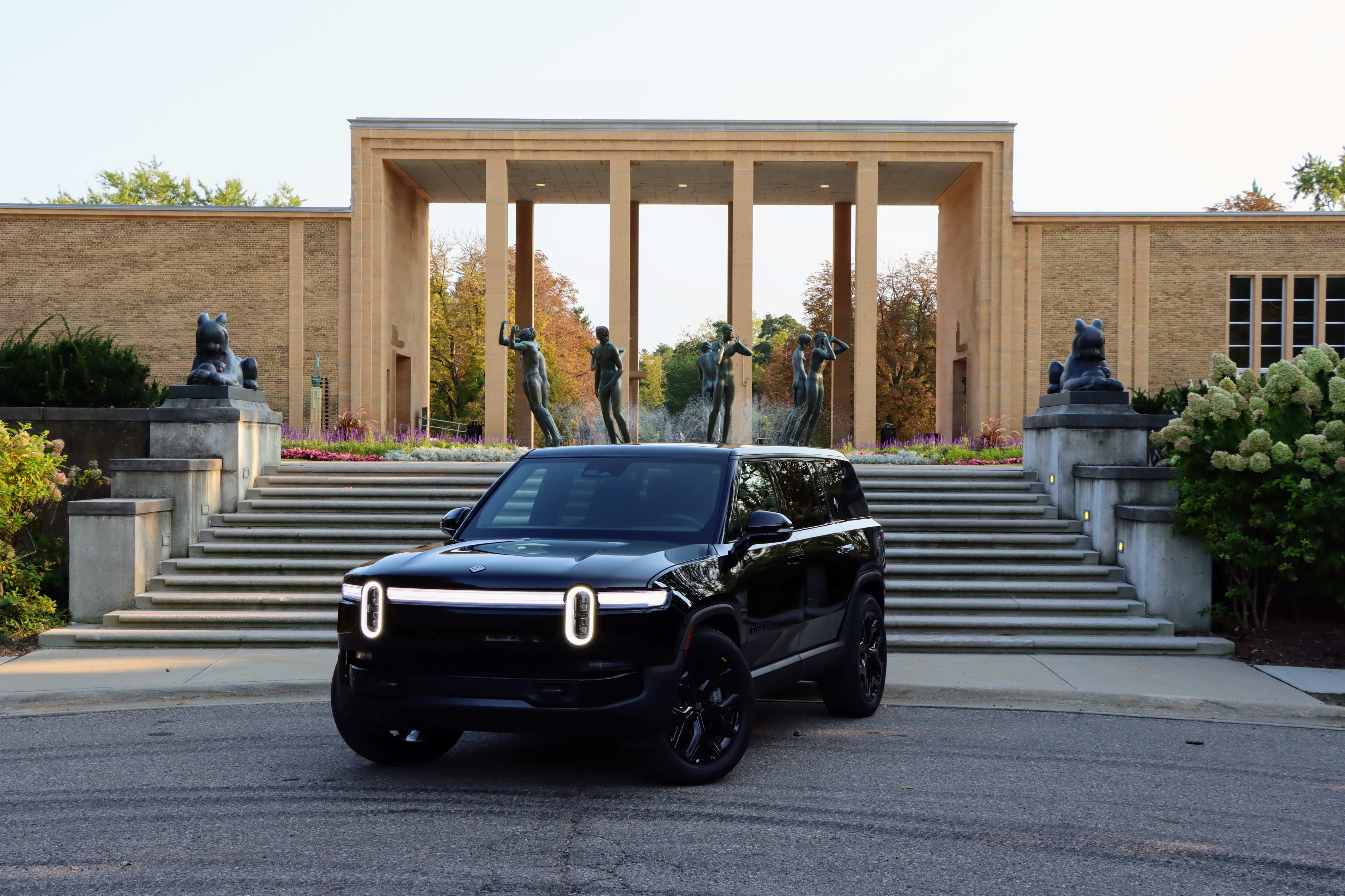 2025 Rivian R1S review: The ultimate adventure-focused EV - Autoblog