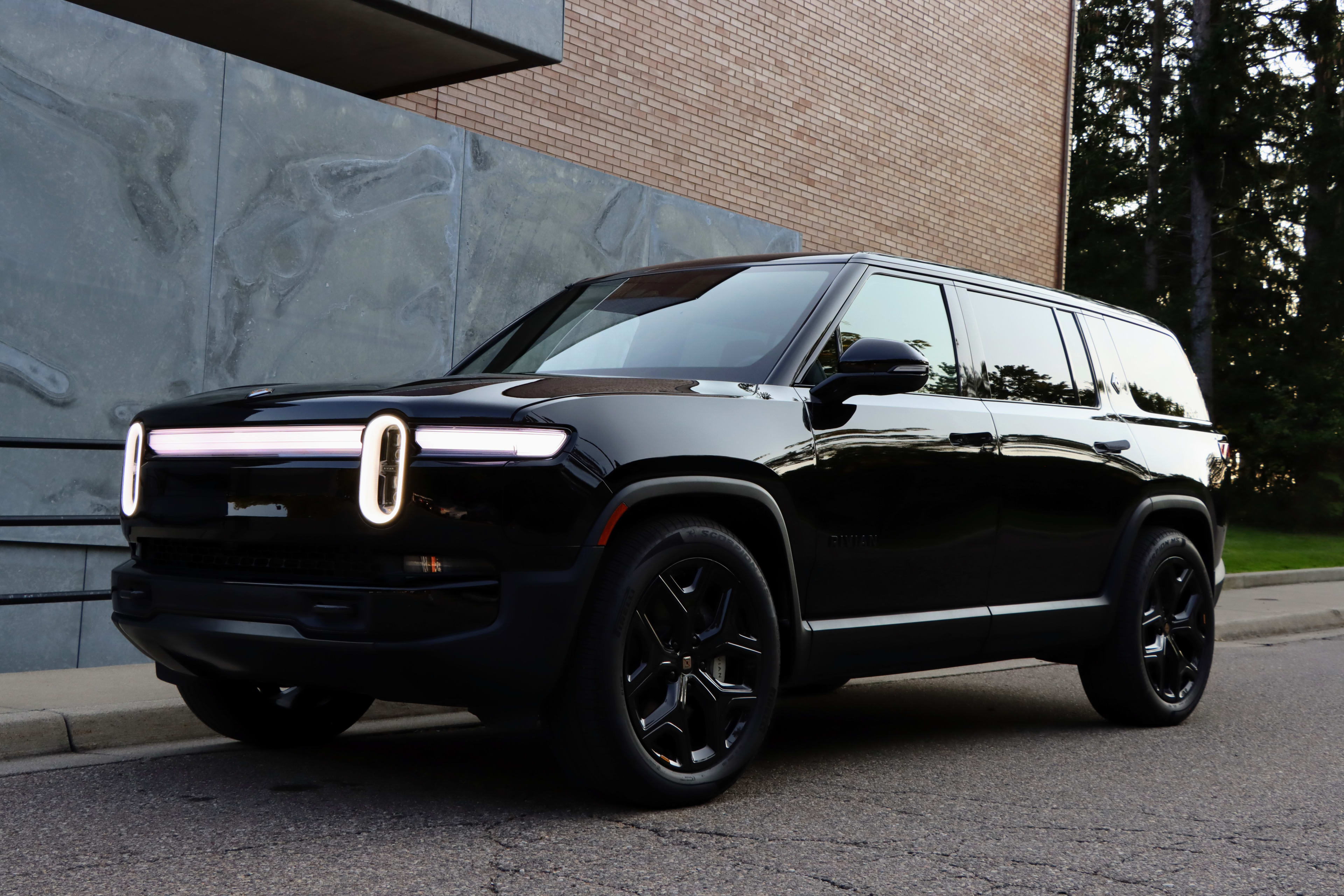 2025 Rivian R1S review: The ultimate adventure-focused EV - Autoblog