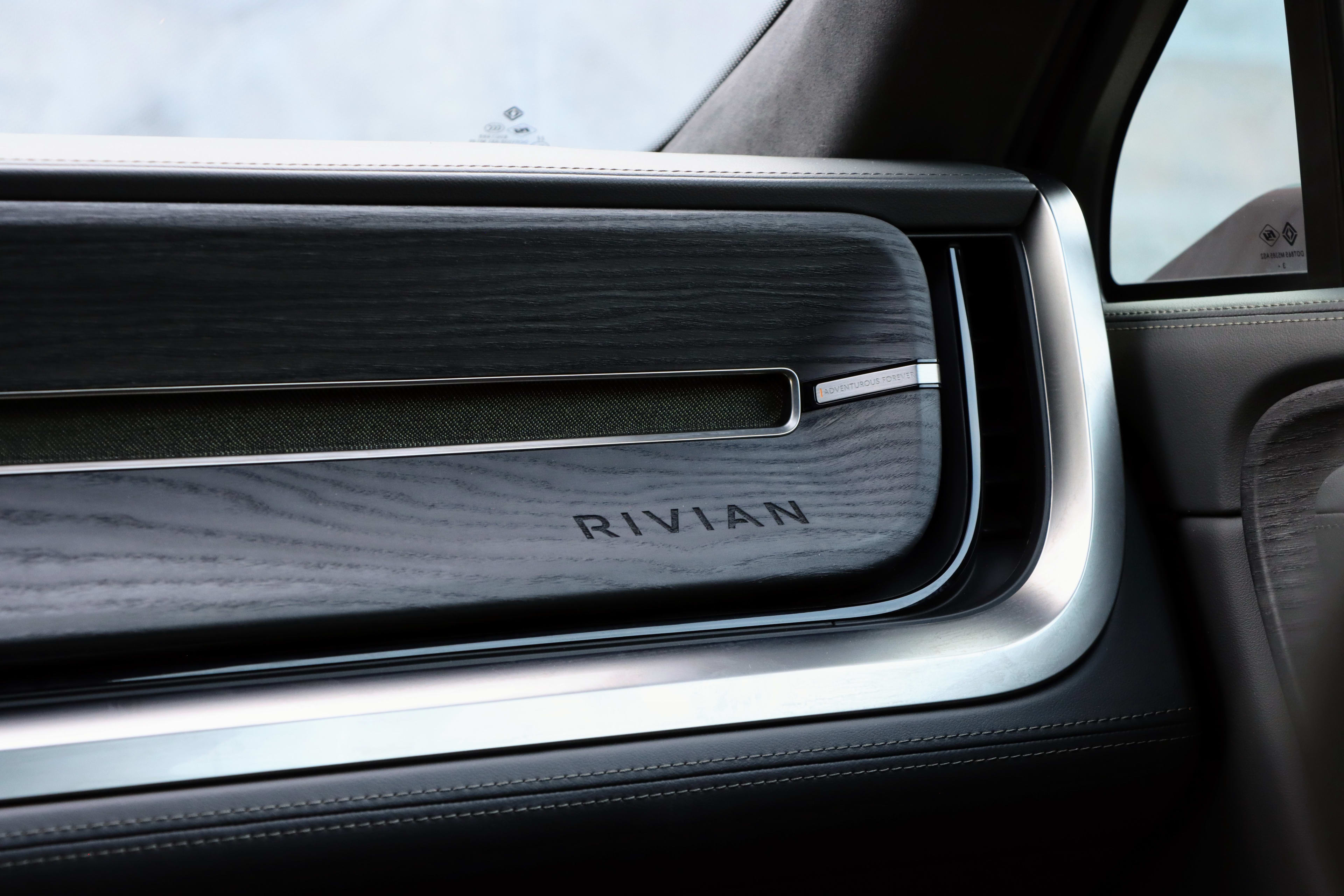 2025 Rivian R1S review: The ultimate adventure-focused EV - Autoblog