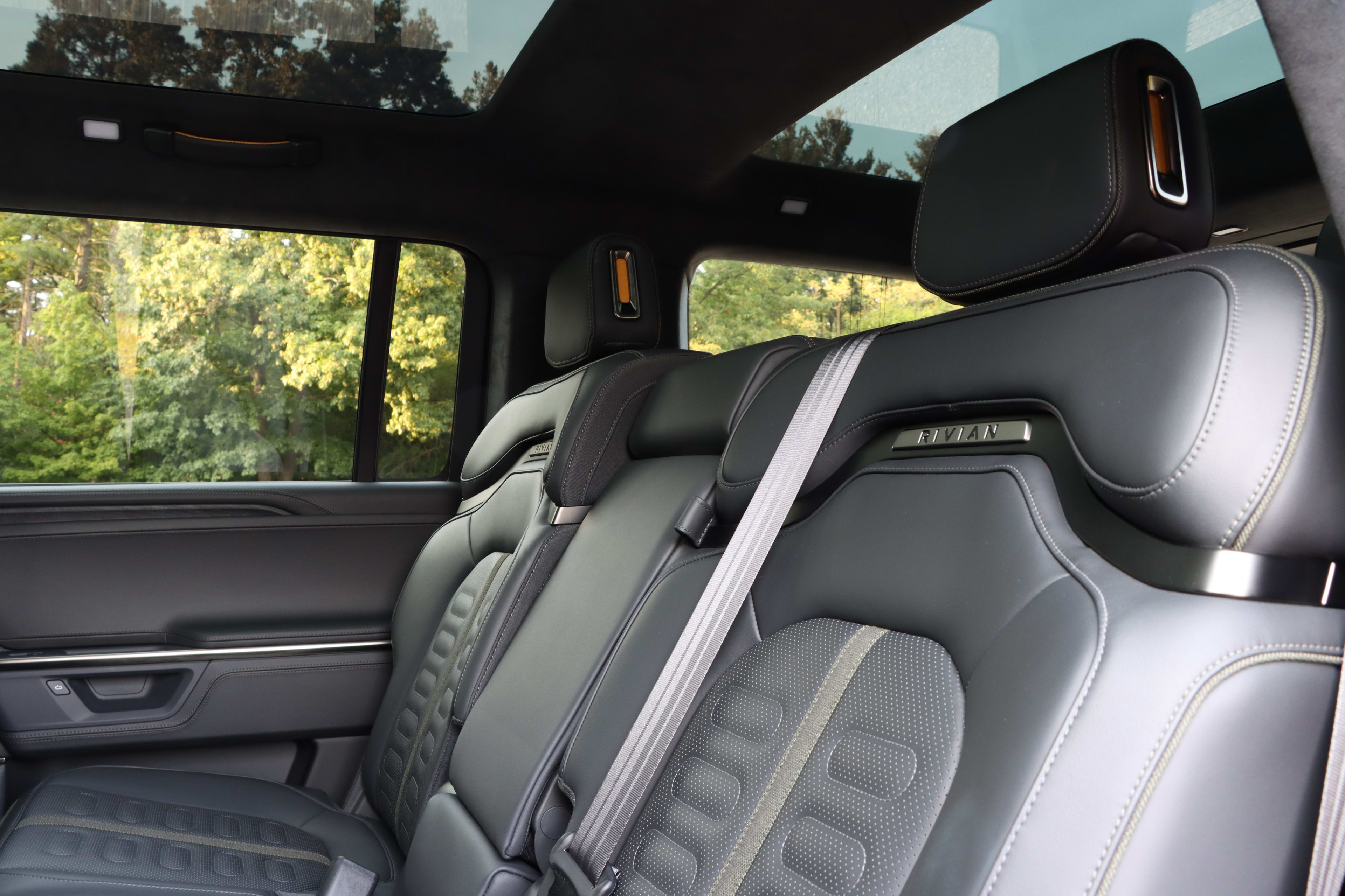 2025 Rivian R1S review: The ultimate adventure-focused EV - Autoblog