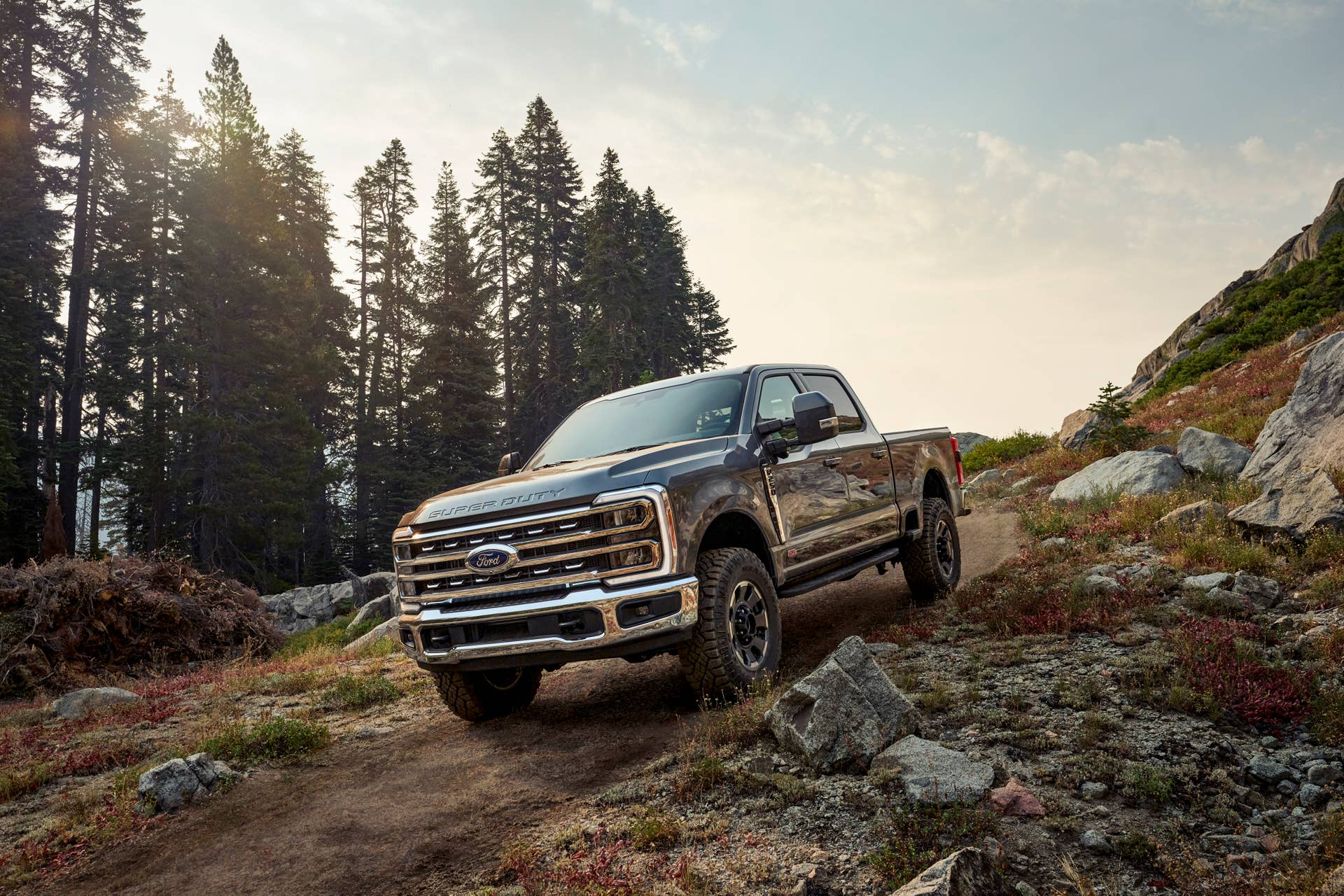 2024 GMC 2500 AT4 vs 2024 Ford F-250 Tremor: Who takes the crown ...