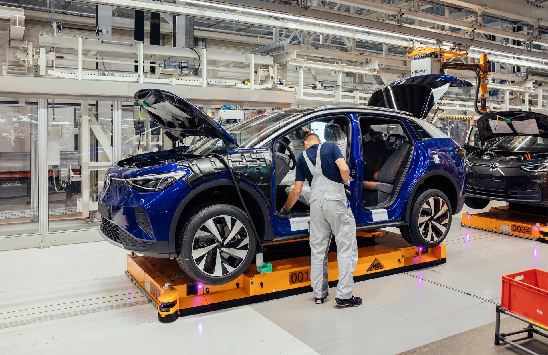 Volkswagen Pauses ID.4 Production, Furloughs 160 Workers Due to Market ...
